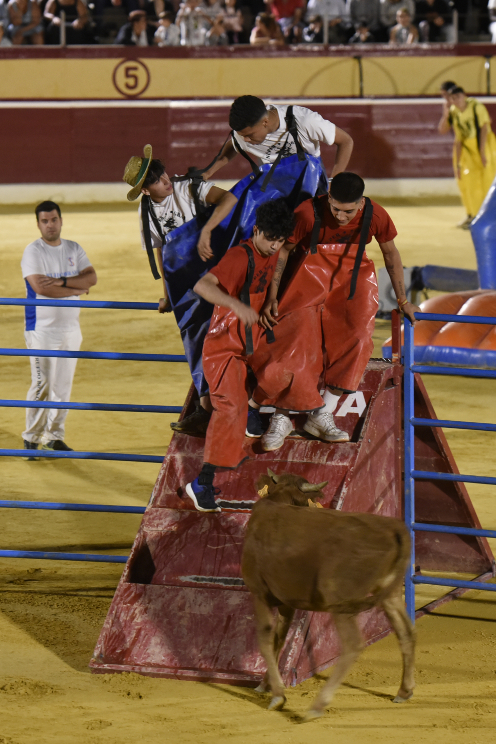 Imágenes del Grand Prix de las Peñas en la plaza de toros de Huesca ...