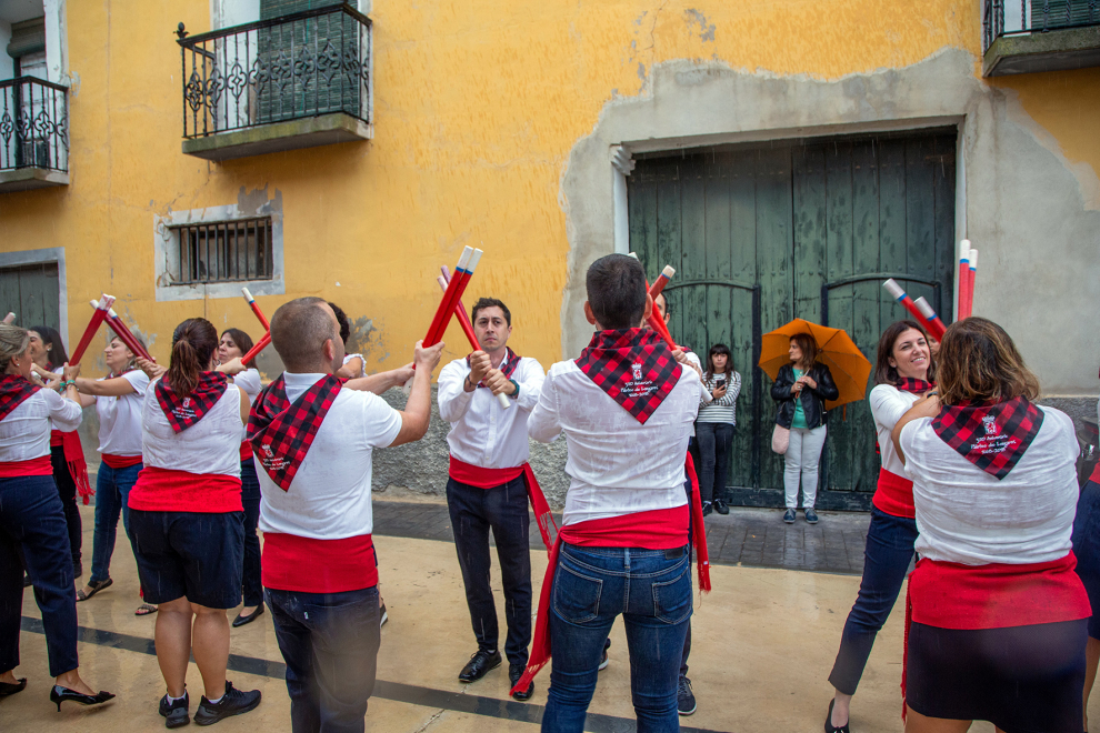 El Paloteo 2023 en Longares, pasado por agua | Imágenes