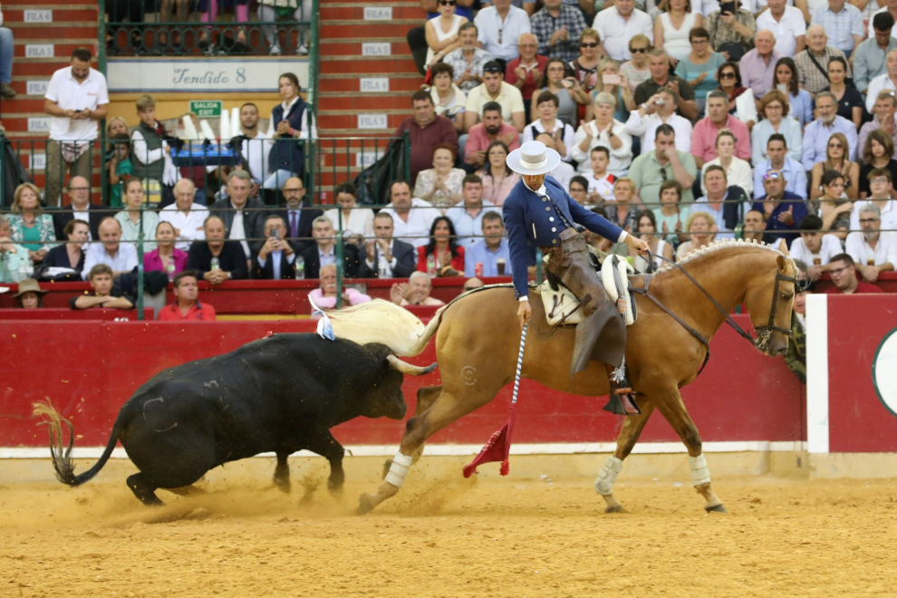 Fotos de la corrida de rejones de este domingo en las Fiestas del Pilar