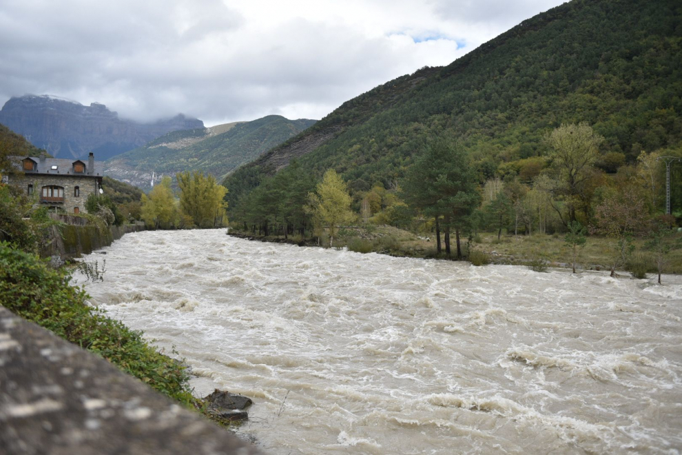 Fotos de la crecida del río Ara en Broto | Imágenes