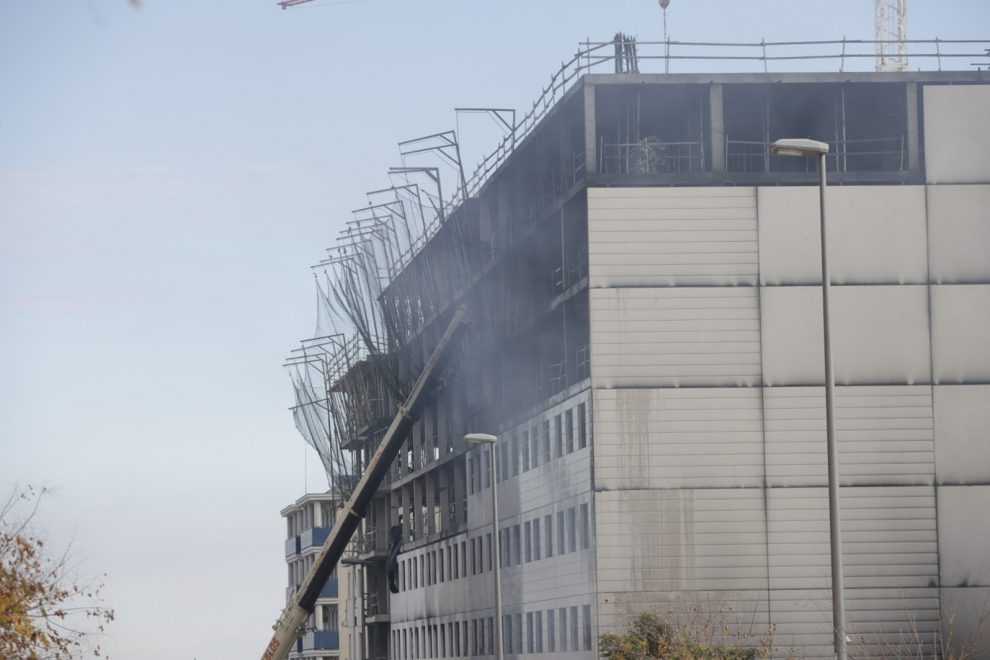 En imágenes: incendio en un edificio en construcción de Zaragoza | Imágenes
