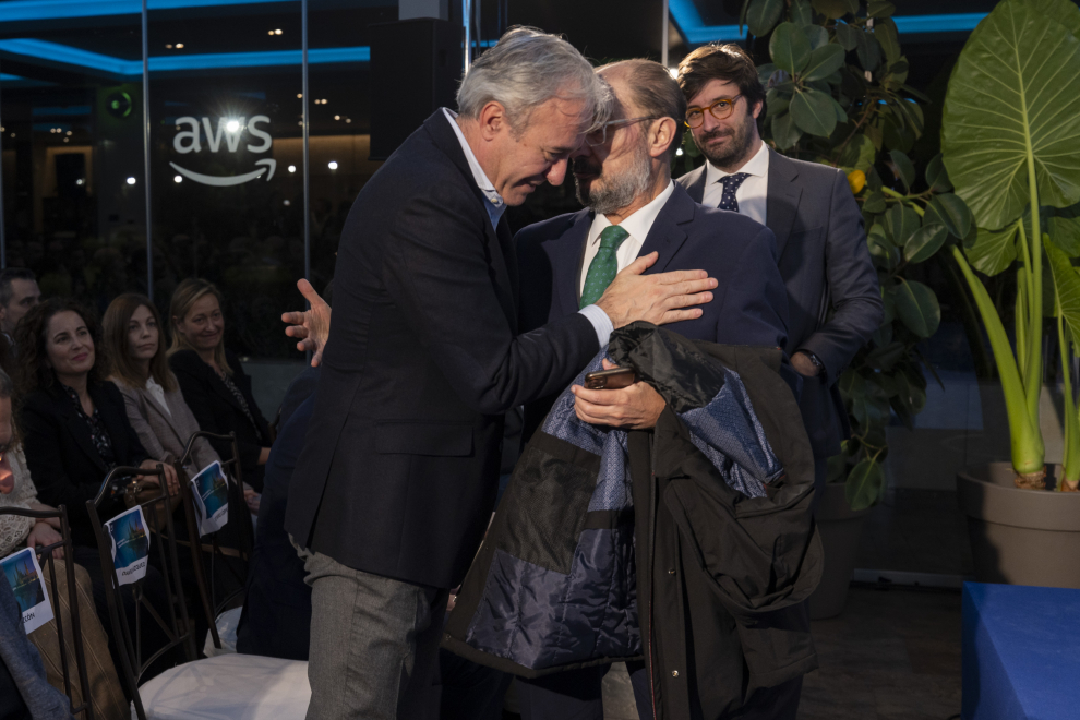 Fotos del acto por el primer aniversario del centro de datos de Amazon ...