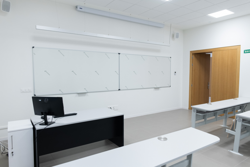 Últimos retoques en la nueva facultad de Filosofía y Letras | Imágenes