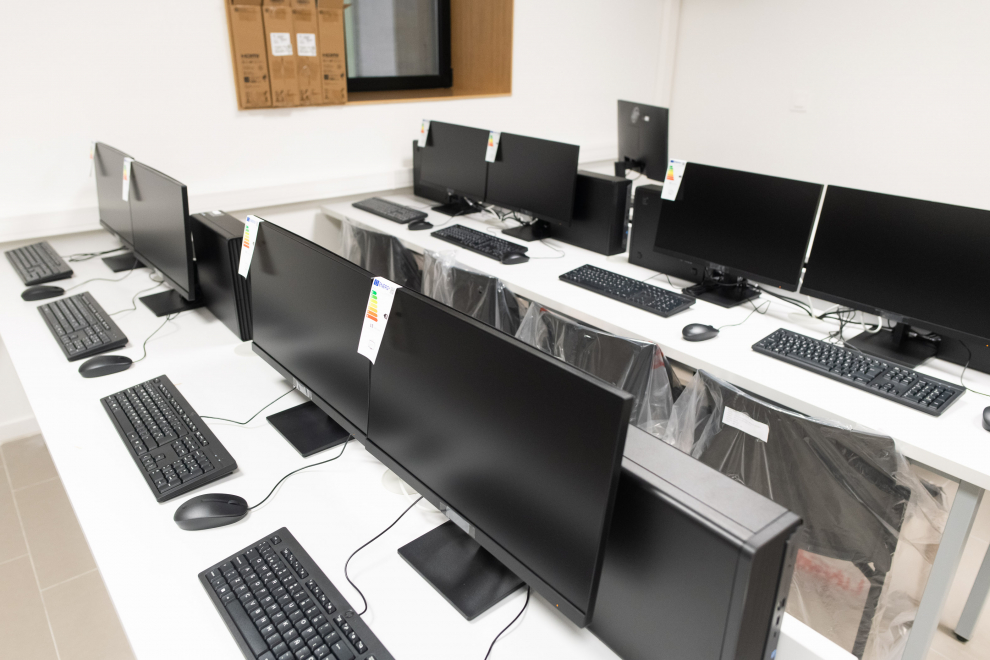 Últimos retoques en la nueva facultad de Filosofía y Letras | Imágenes