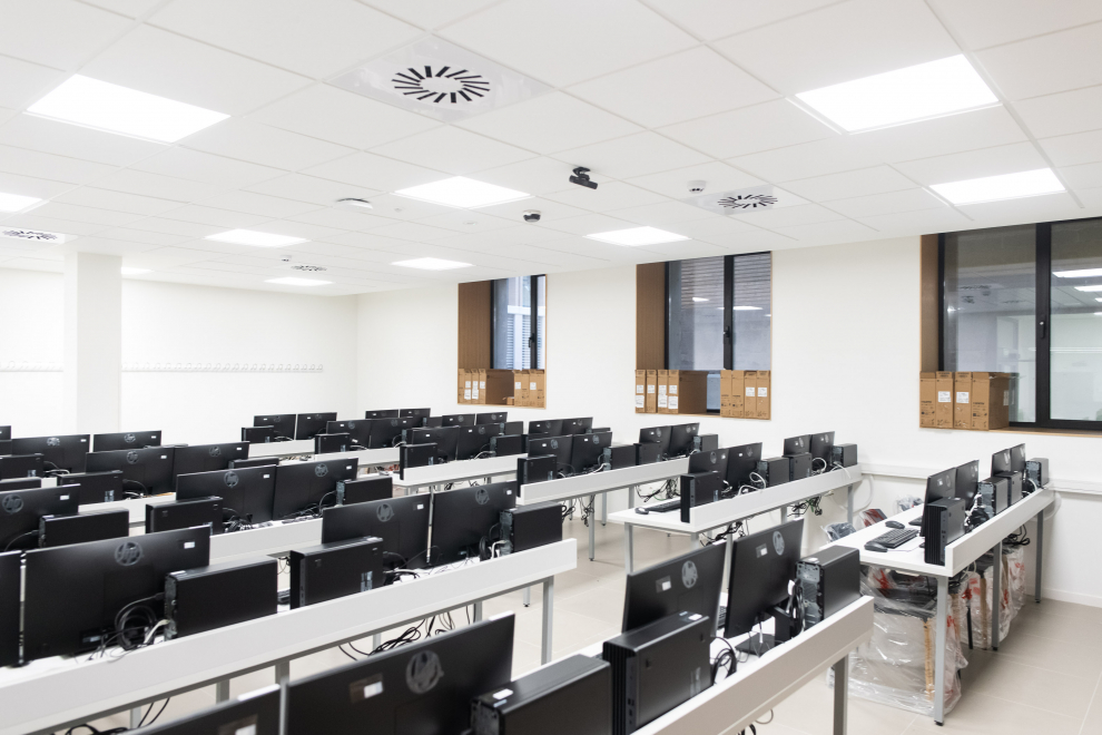 Últimos retoques en la nueva facultad de Filosofía y Letras | Imágenes