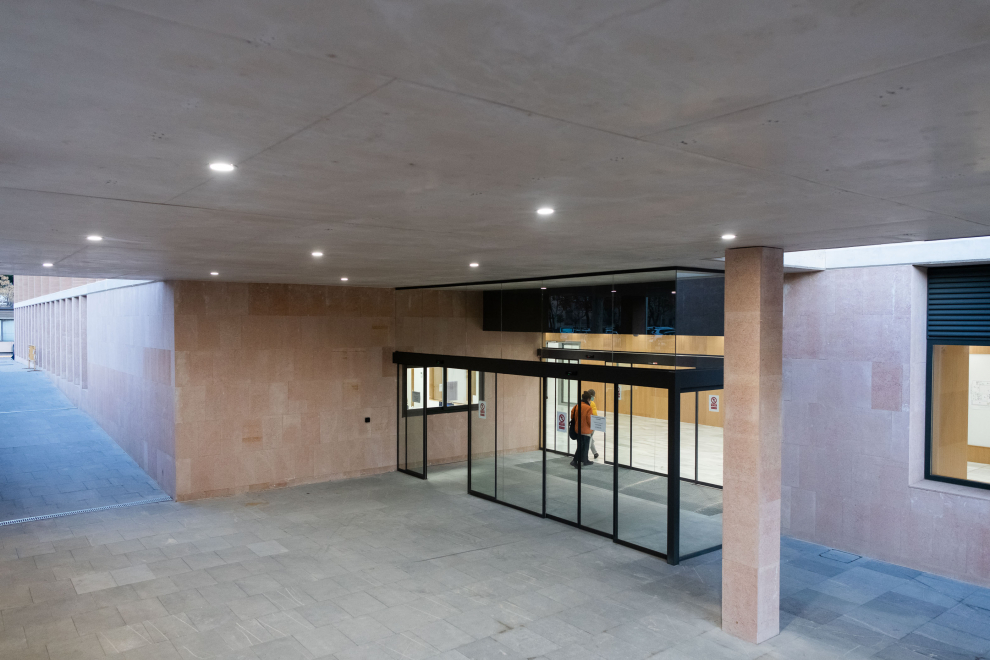 Últimos retoques en la nueva facultad de Filosofía y Letras | Imágenes