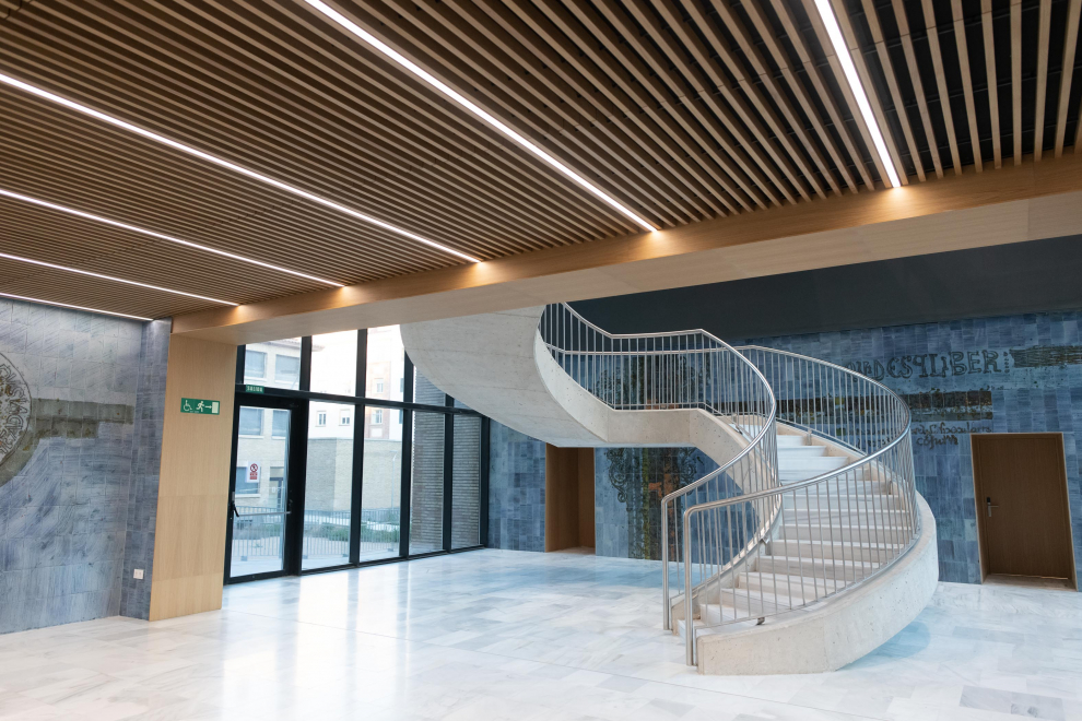 Últimos retoques en la nueva facultad de Filosofía y Letras | Imágenes