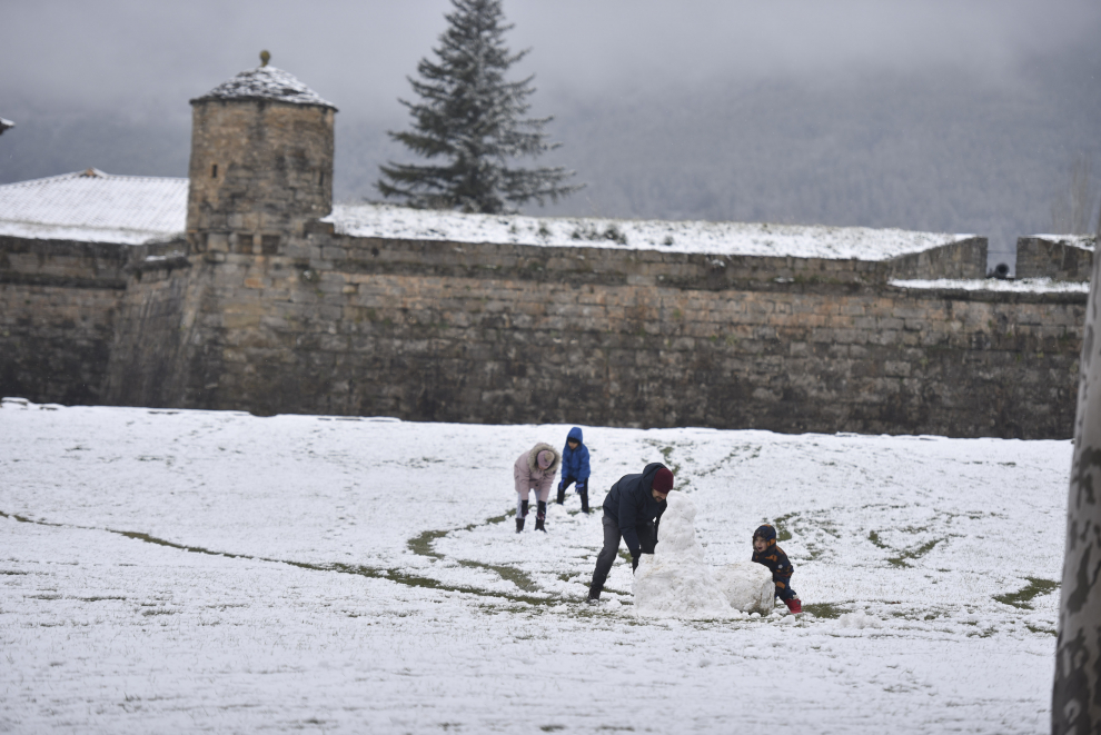 Fotos: La nieve ya se deja ver en el Pirineo aragonés | Imágenes