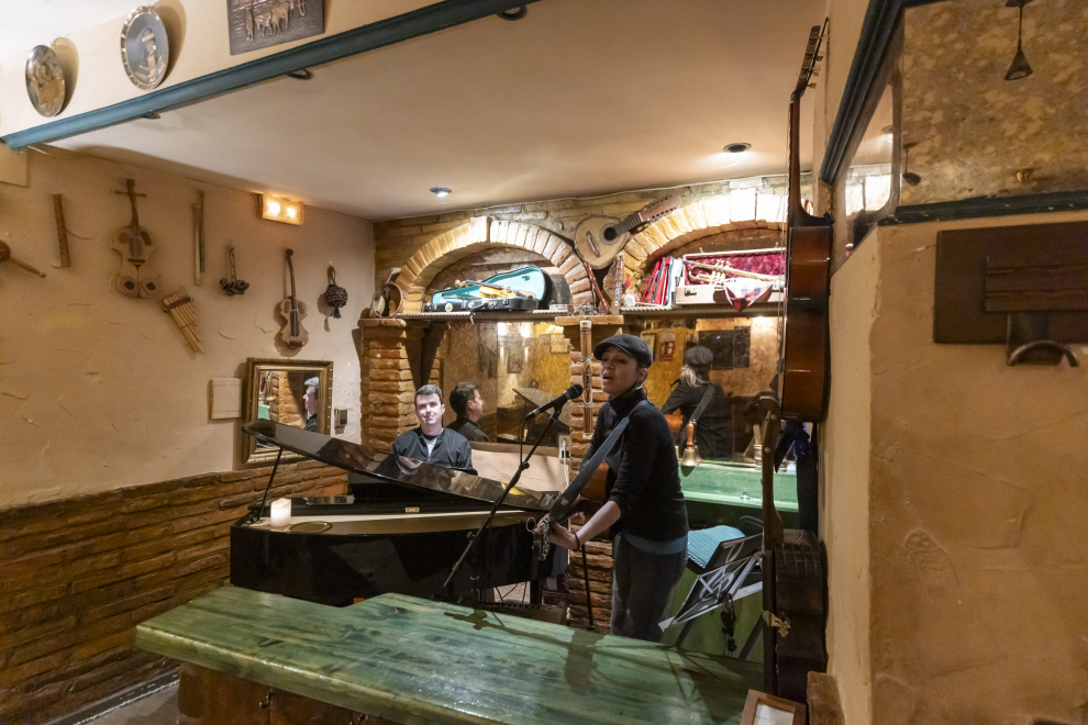 Fotos | Un garito escondido y con alma en la Magdalena de Zaragoza