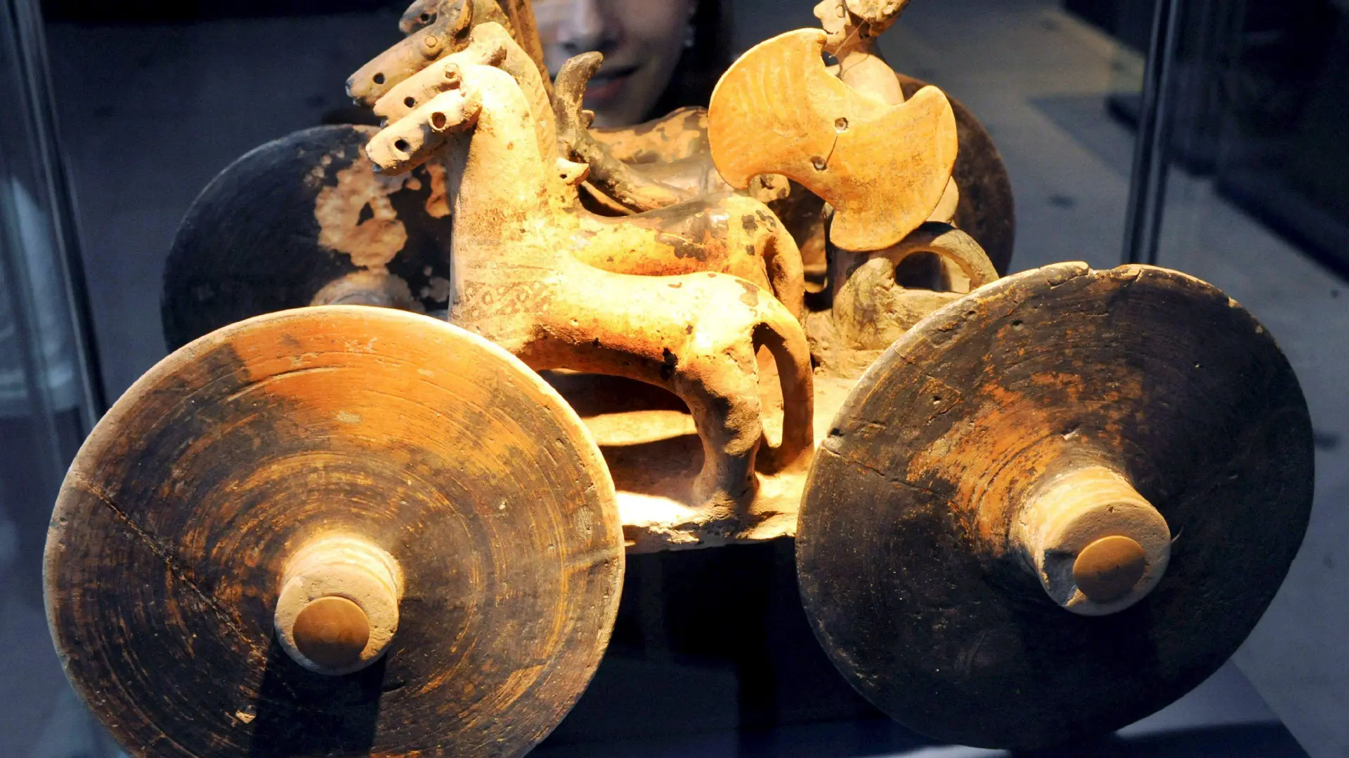 El oro del mito griego del vellocino se expone en Atenas