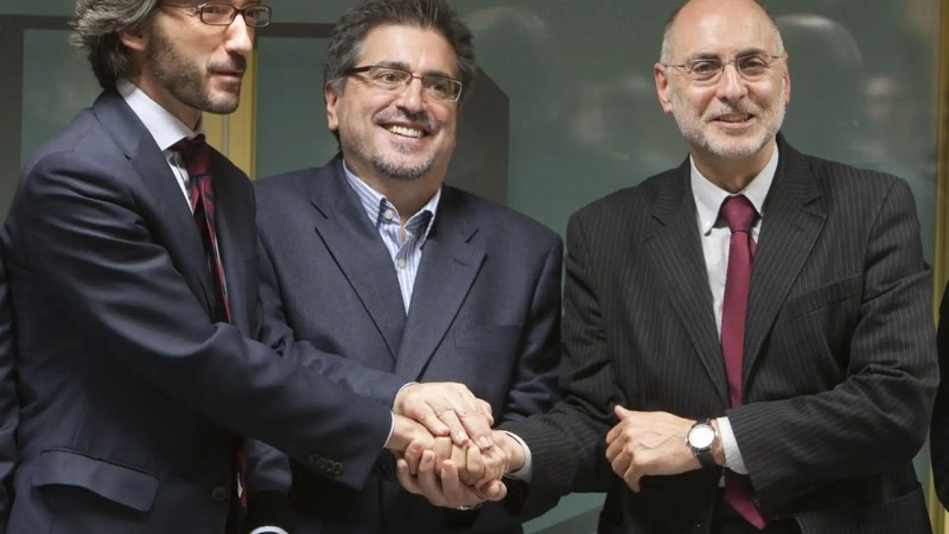 Eguiguren dice estar "muy cabreado" por la posición del PSOE respecto a ...