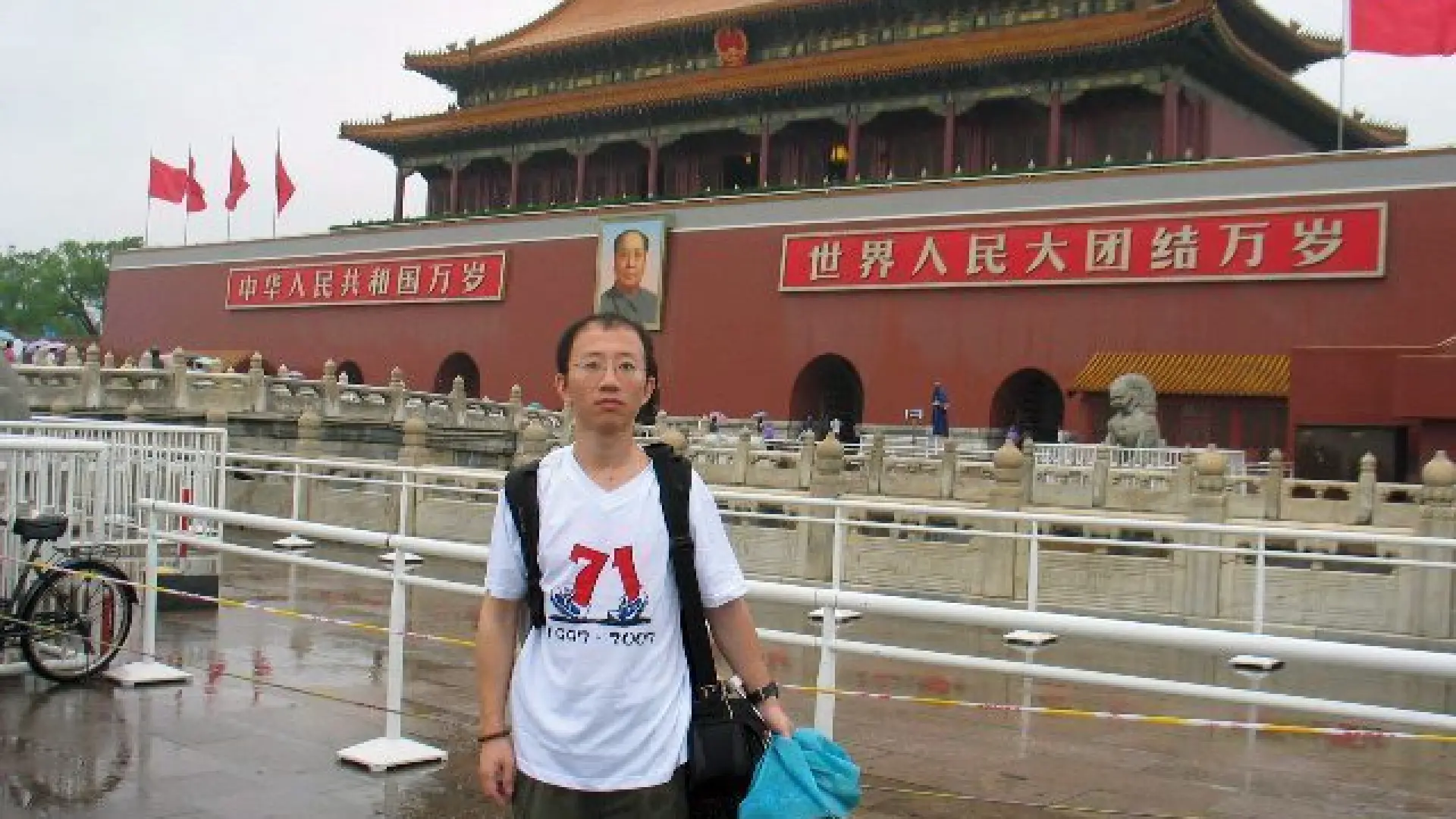 El disidente chino Hu Jia, liberado tras tres de cárcel