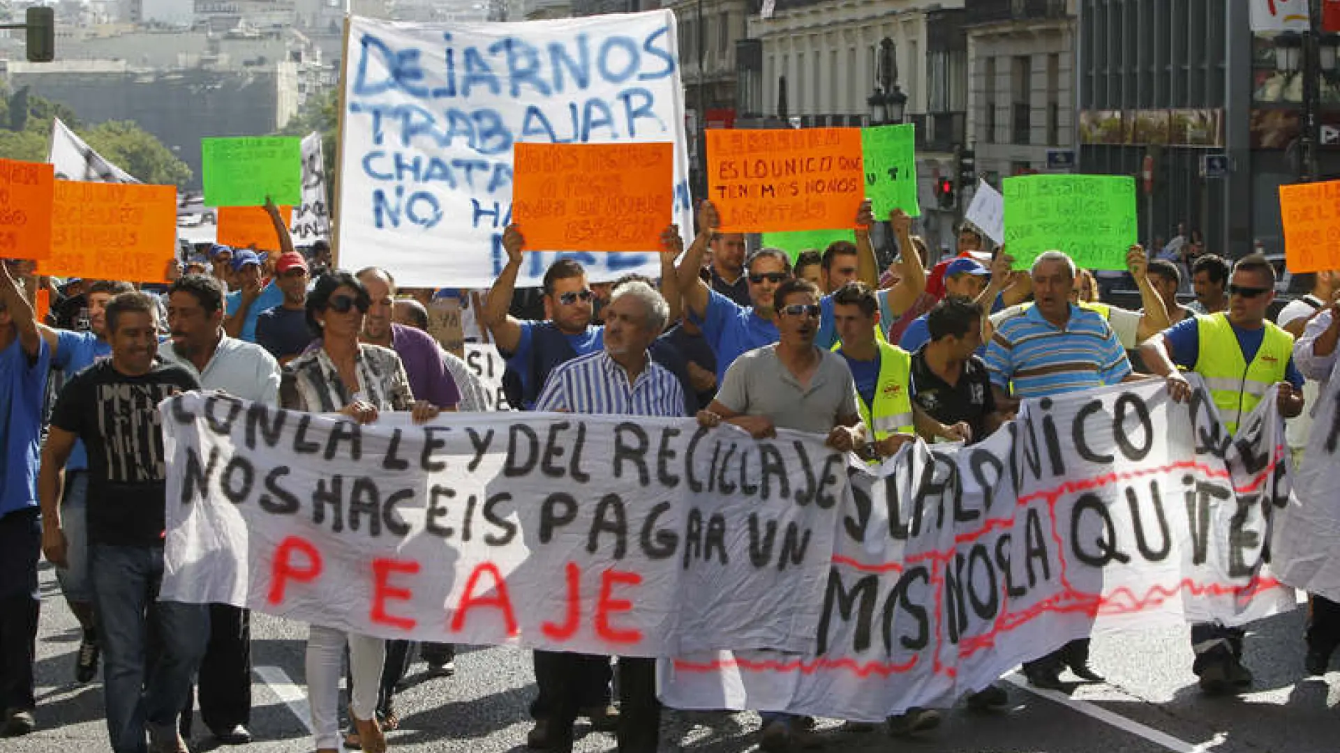 Los chatarreros se manifiestan por primera vez en la historia