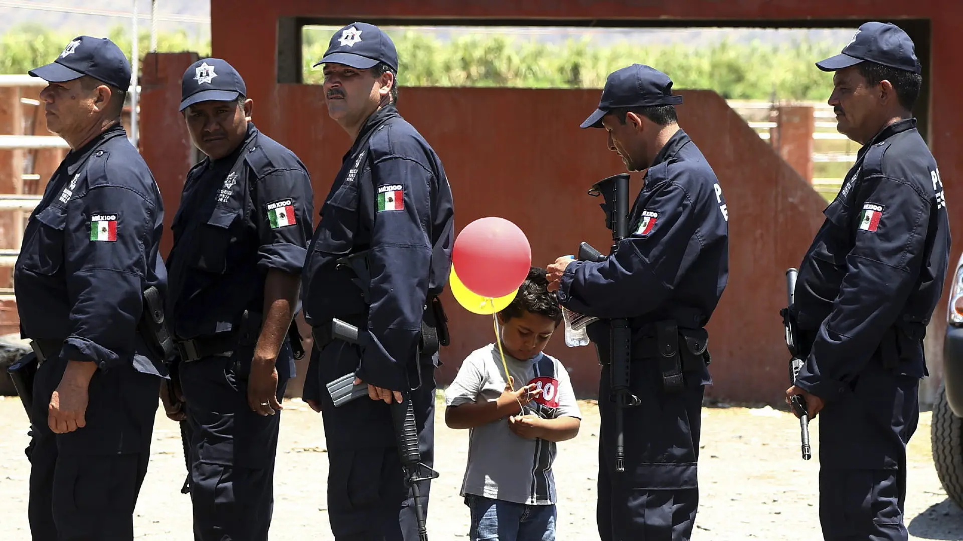 El Gobierno de México legaliza a los grupos de autodefensa de Michoacán