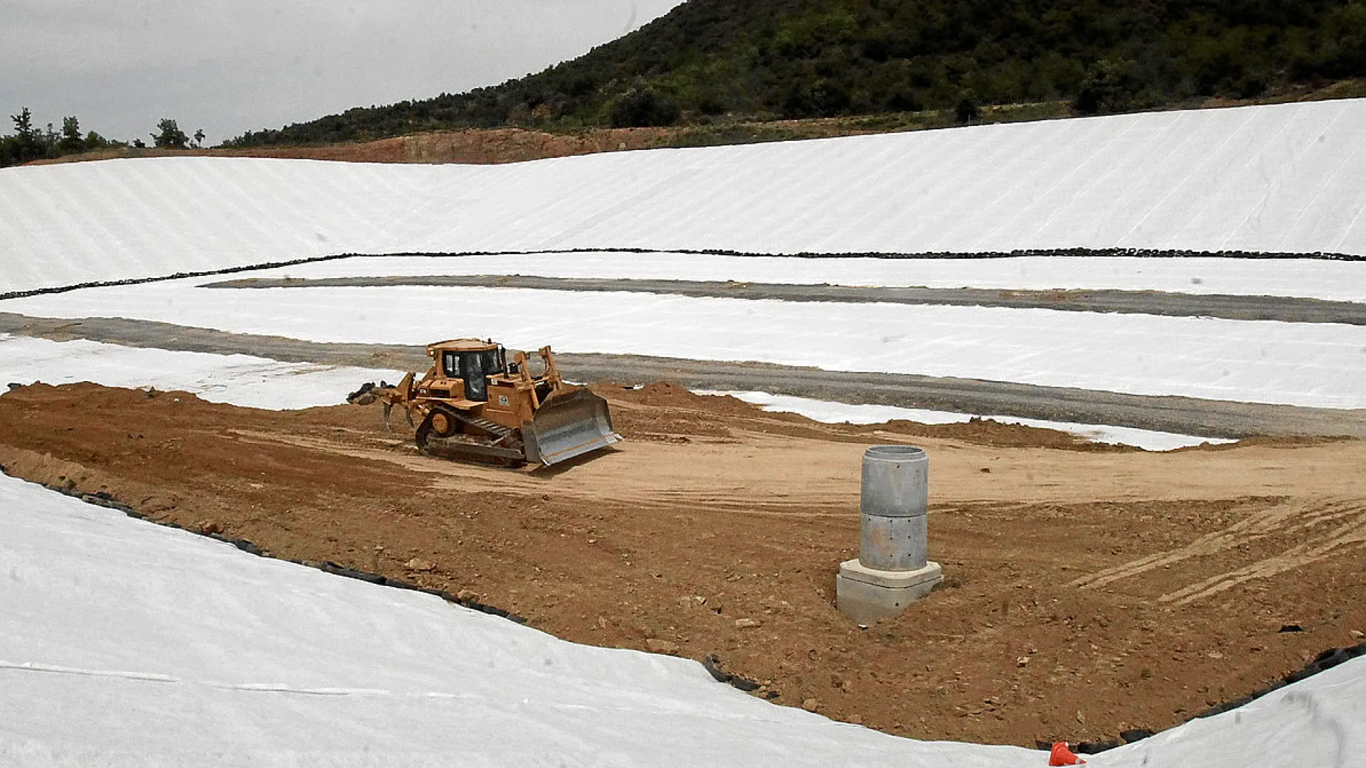 Comienza el desmantelamiento del vertedero de lindano entre fuertes ...