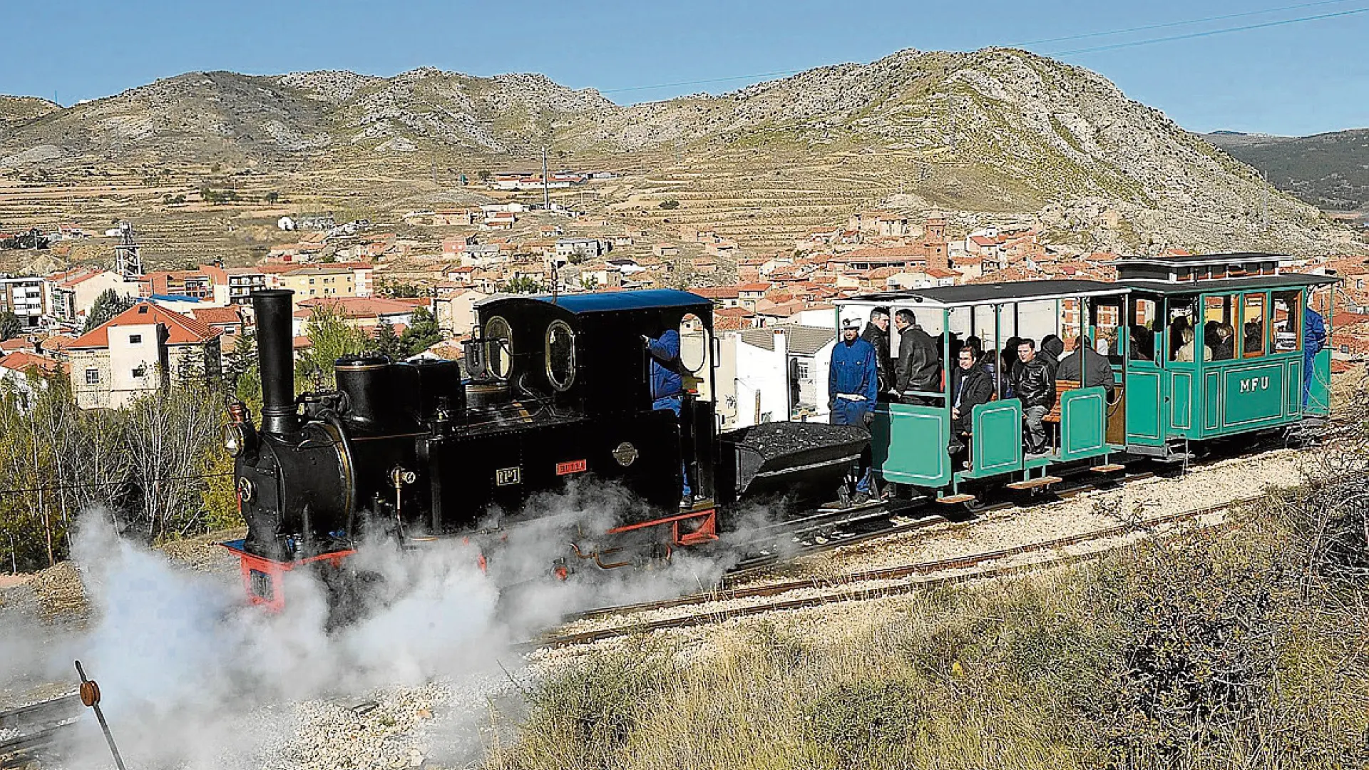 El tren minero de Utrillas estrena estación y nuevo circuito | Noticias ...
