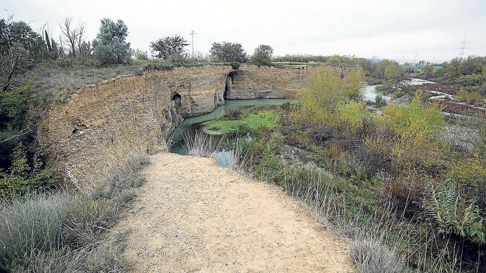 Un lavado de cara para el 'Cuervo' abandonado | Noticias de ZARAGOZA en ...
