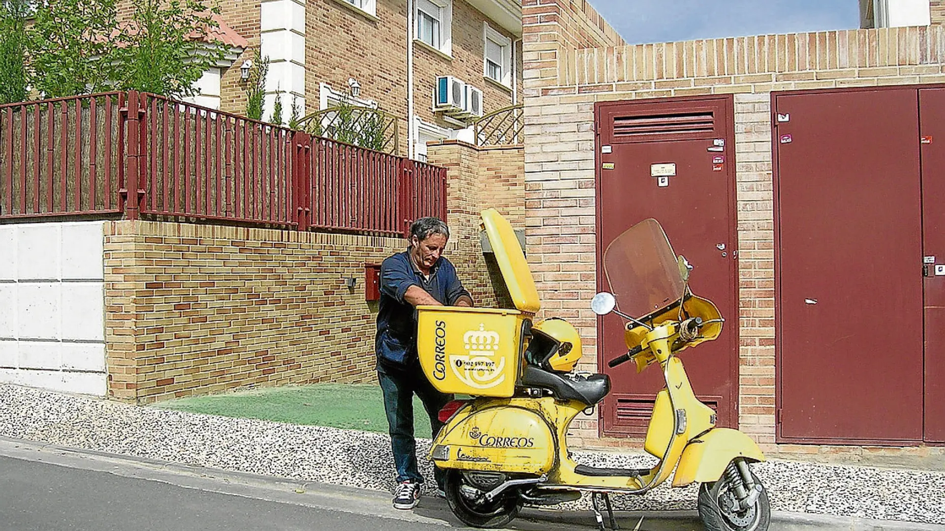 La falta de carteros provoca retrasos de más de una semana en el ...