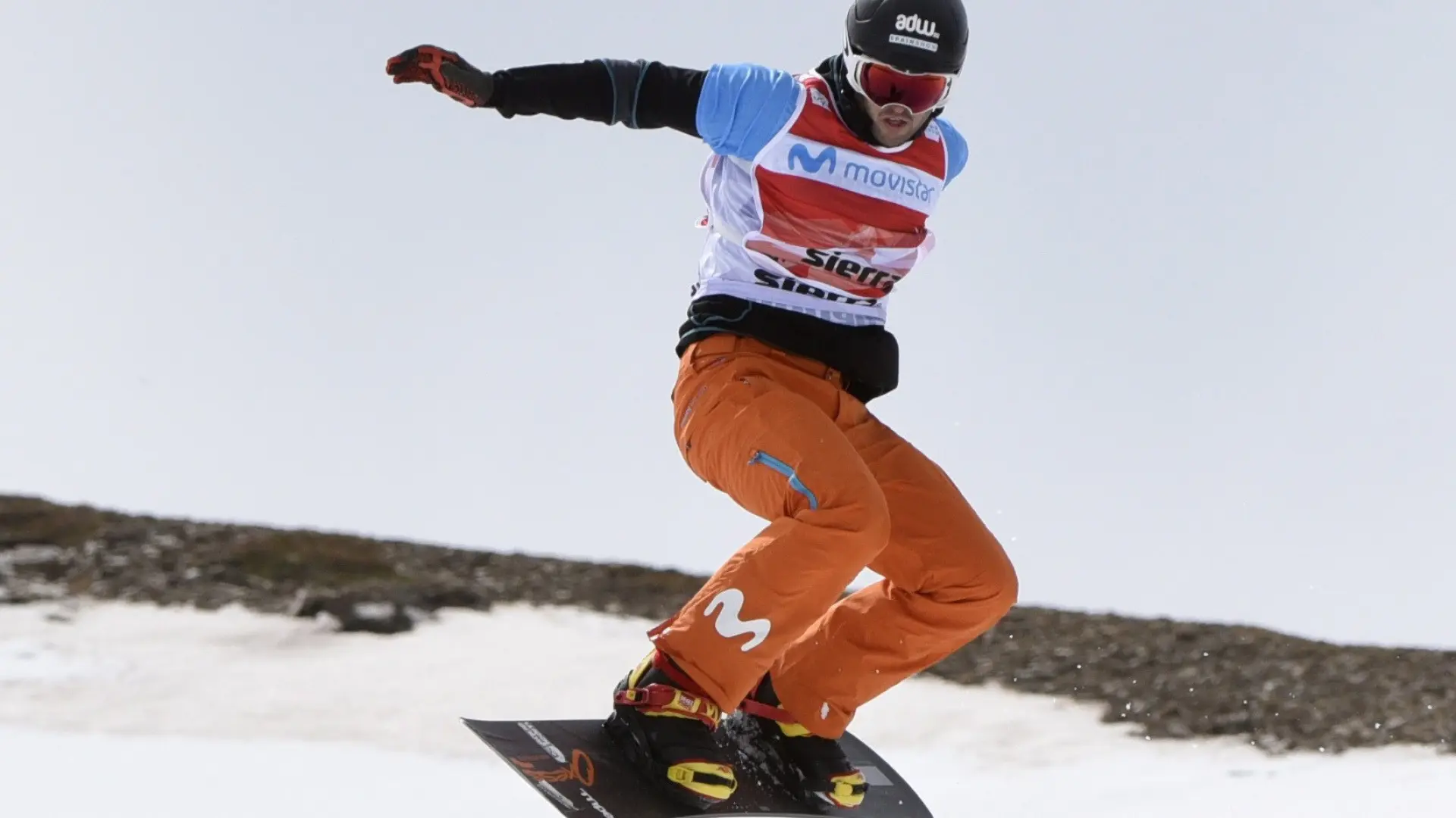 El ‘jaqués’ Lucas Eguibar, con la medalla olímpica entre ceja y ceja