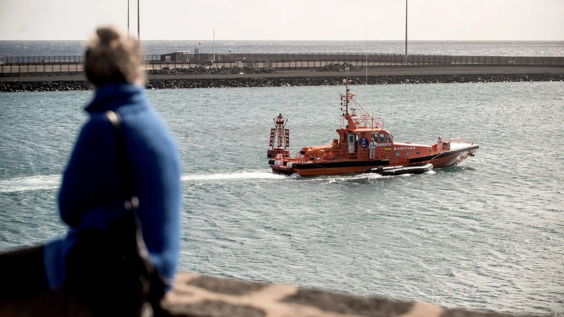 Siete muertos al encallar una patera en Lanzarote | Imágenes