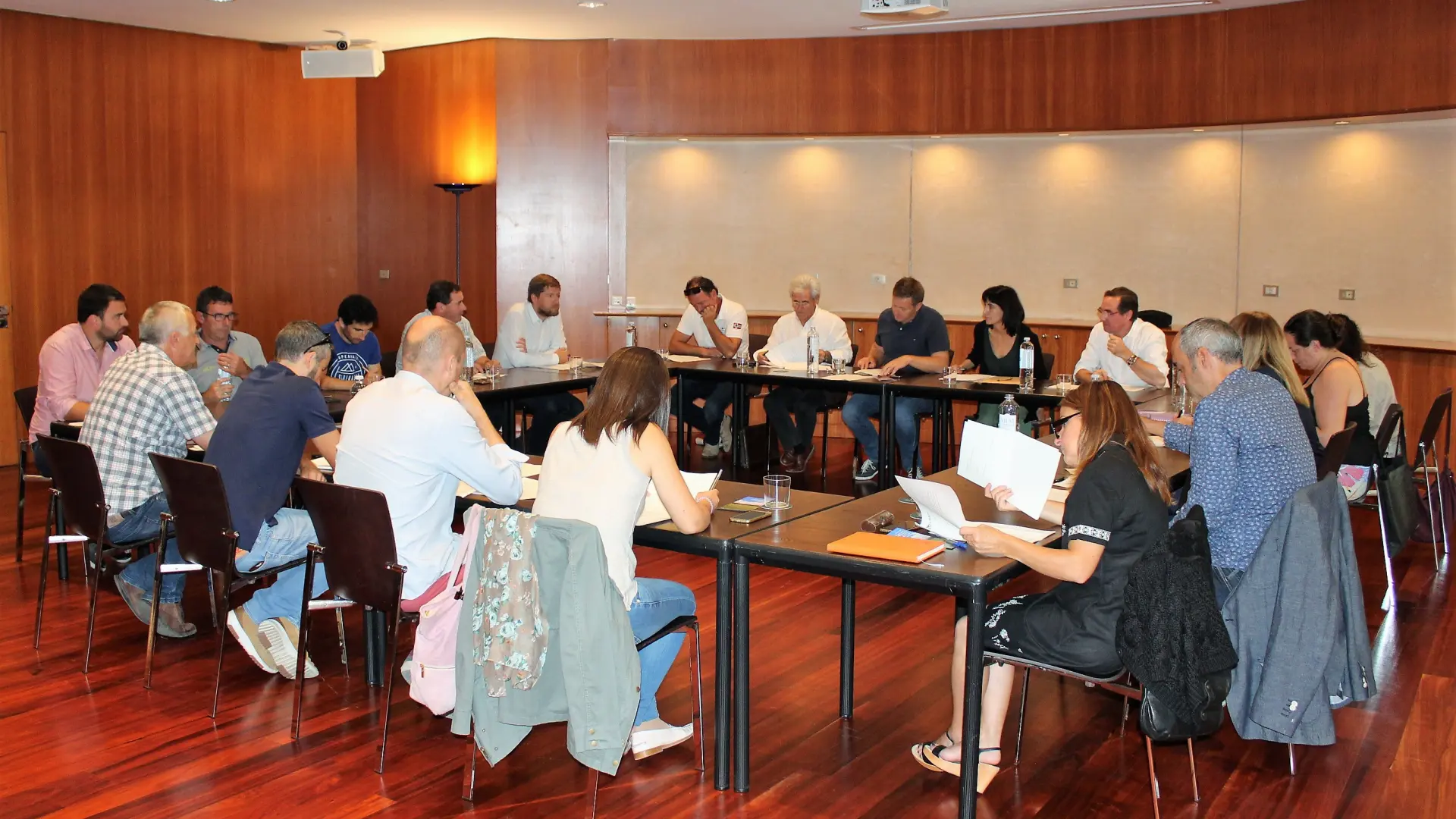 Adelpa alza la voz ante los ataques al ganado del oso, los lobos y los ...