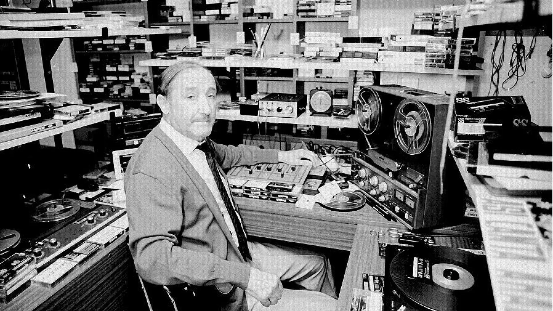 Rayers Sam, el mago oscense que conducía con los ojos vendados | Imágenes