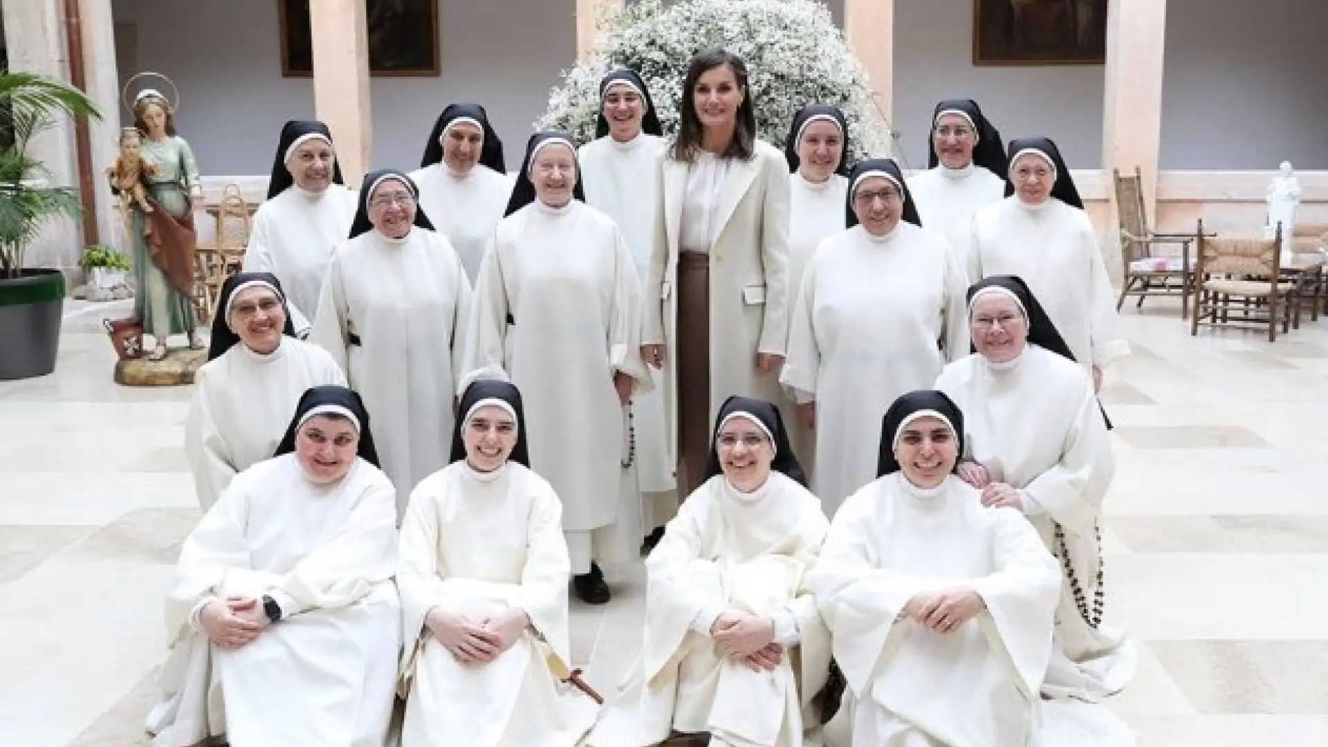 La reina Letizia, con las monjas dominicas de Lerma | Imágenes