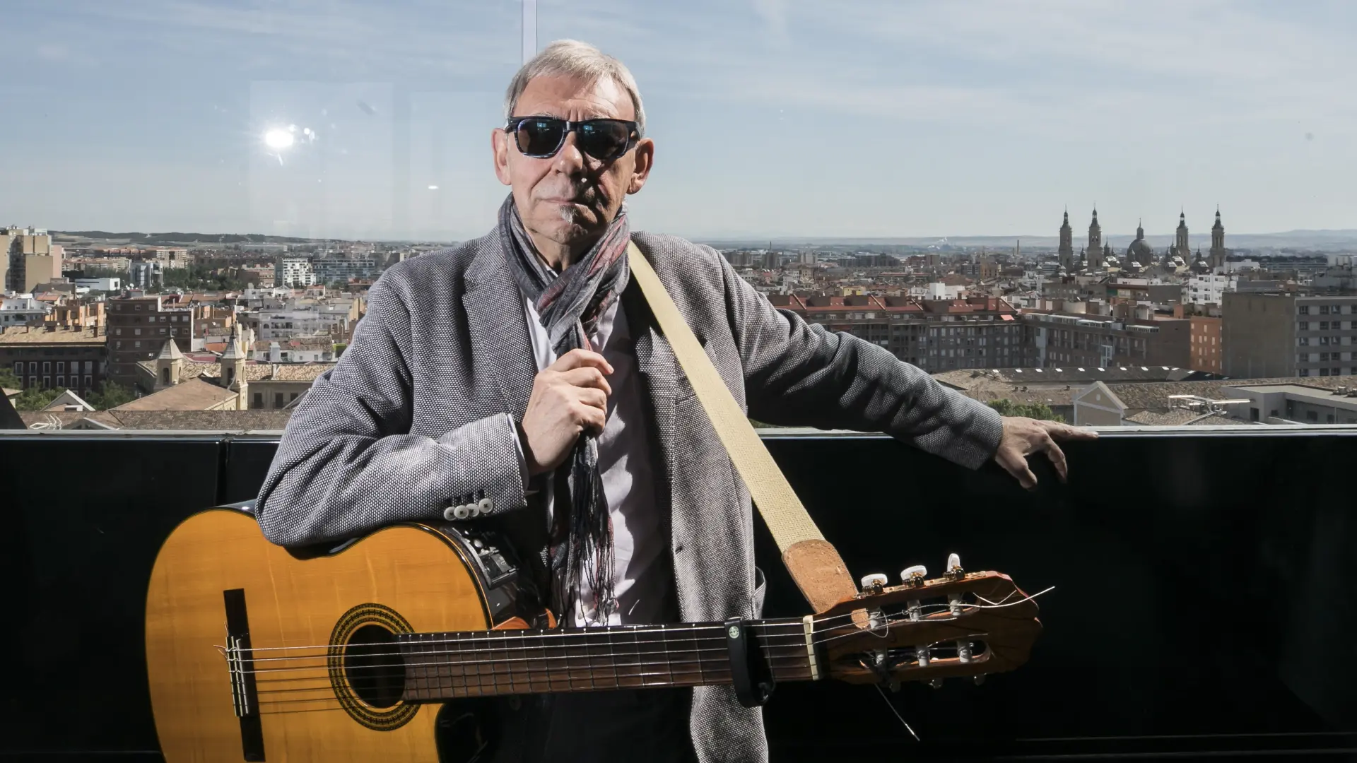 Carbonell celebra 50 años de música con un recital que se editará en libro