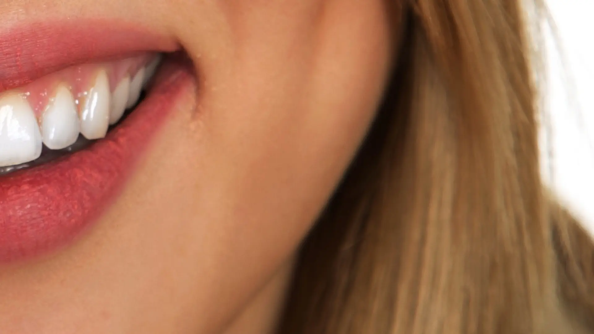 ¿Tienes problemas en las encías? La doctora Santos resuelve las dudas