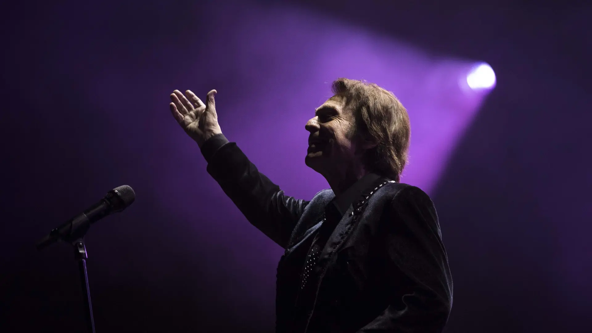 Raphael convence a sus fans en Zaragoza con ‘ReSinphónico’