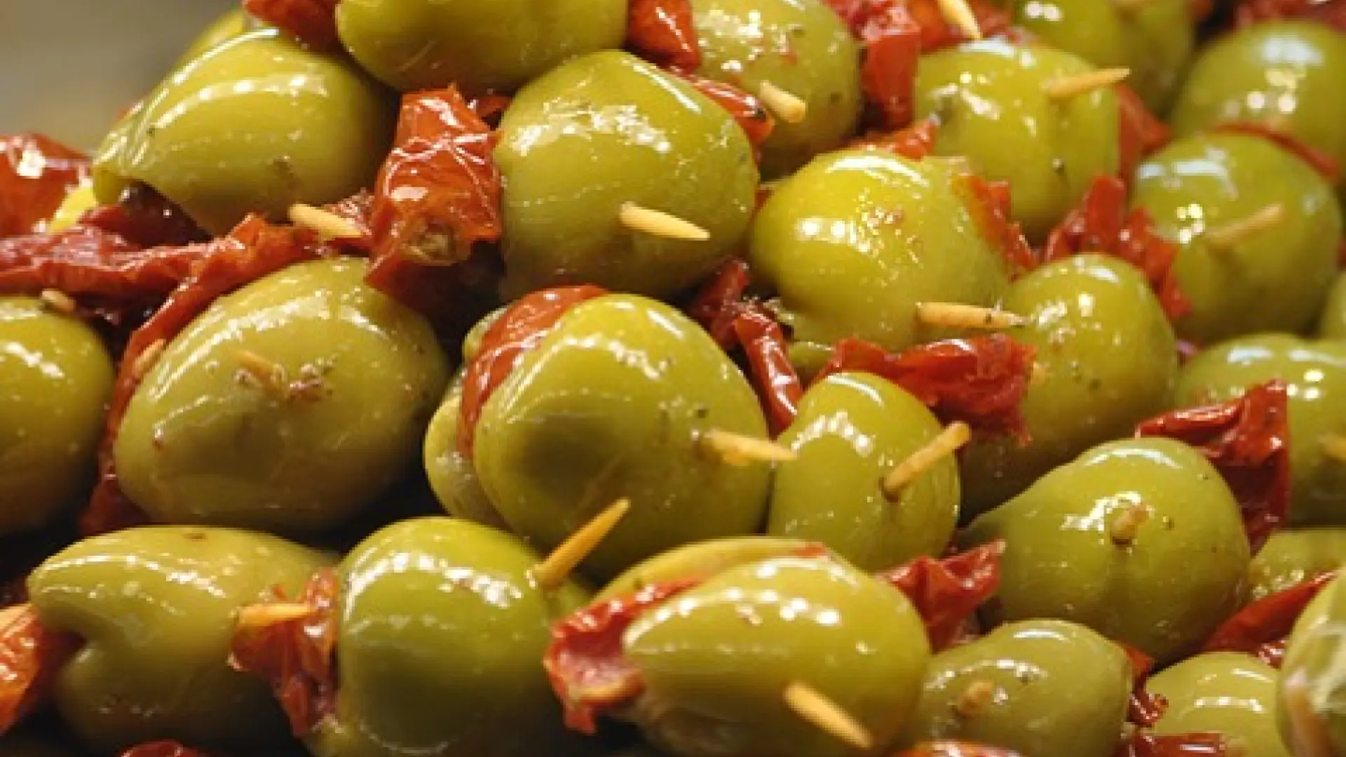 El origen de las aceitunas rellenas, las reinas del aperitivo