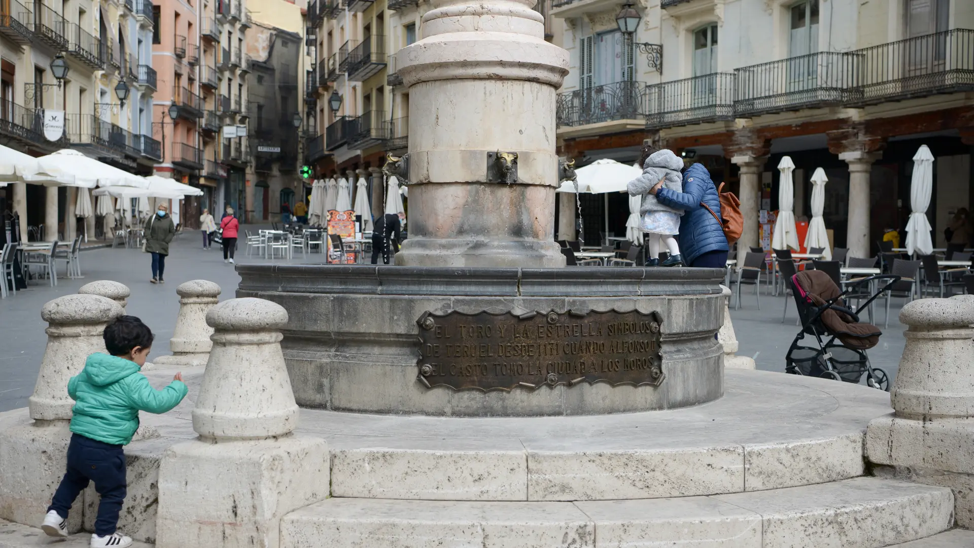 Restauradas las dos placas del Torico con la leyenda de la ciudad