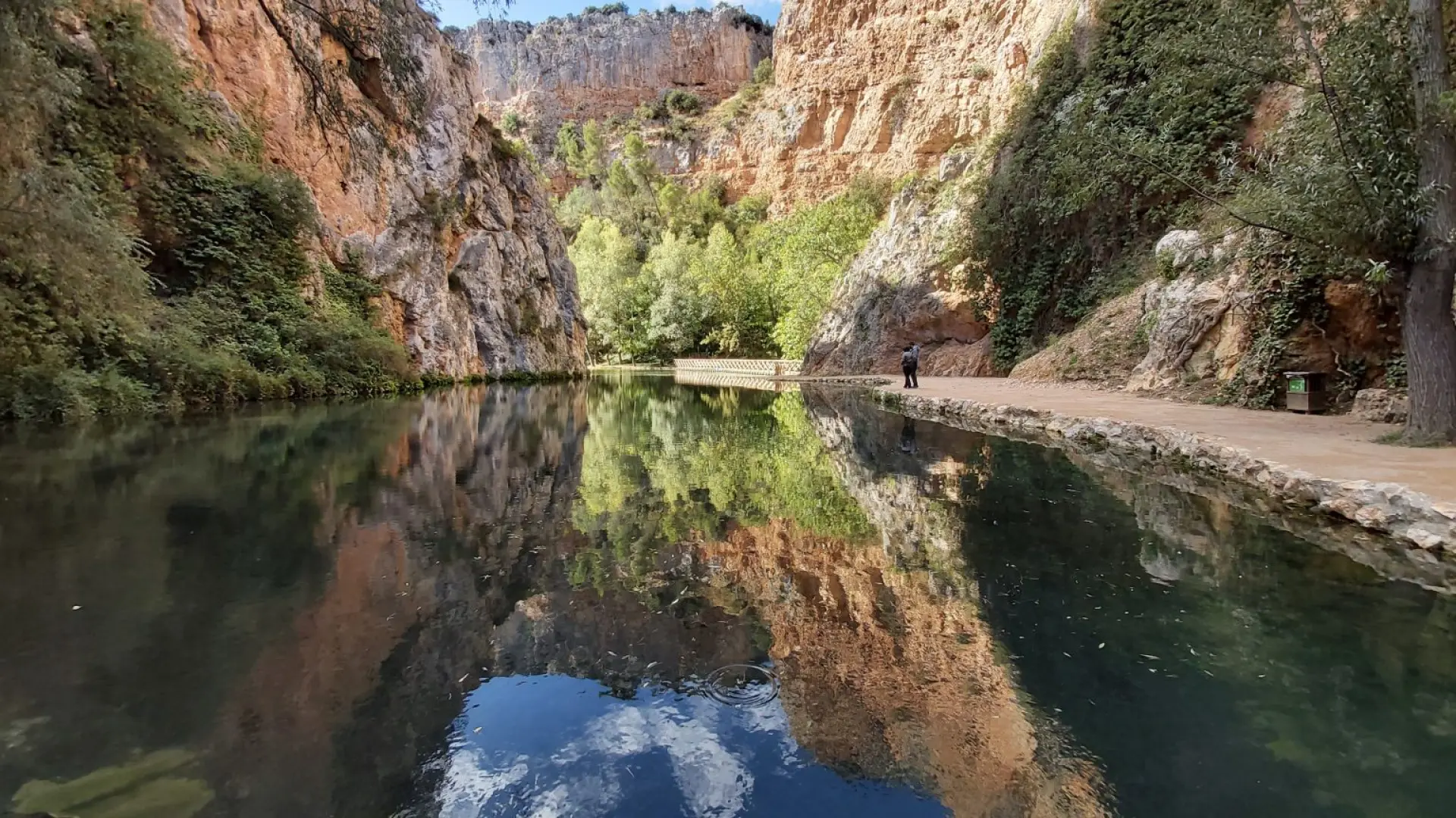 El lago del espejo, gran atractivo de la reapertura del Monasterio de ...
