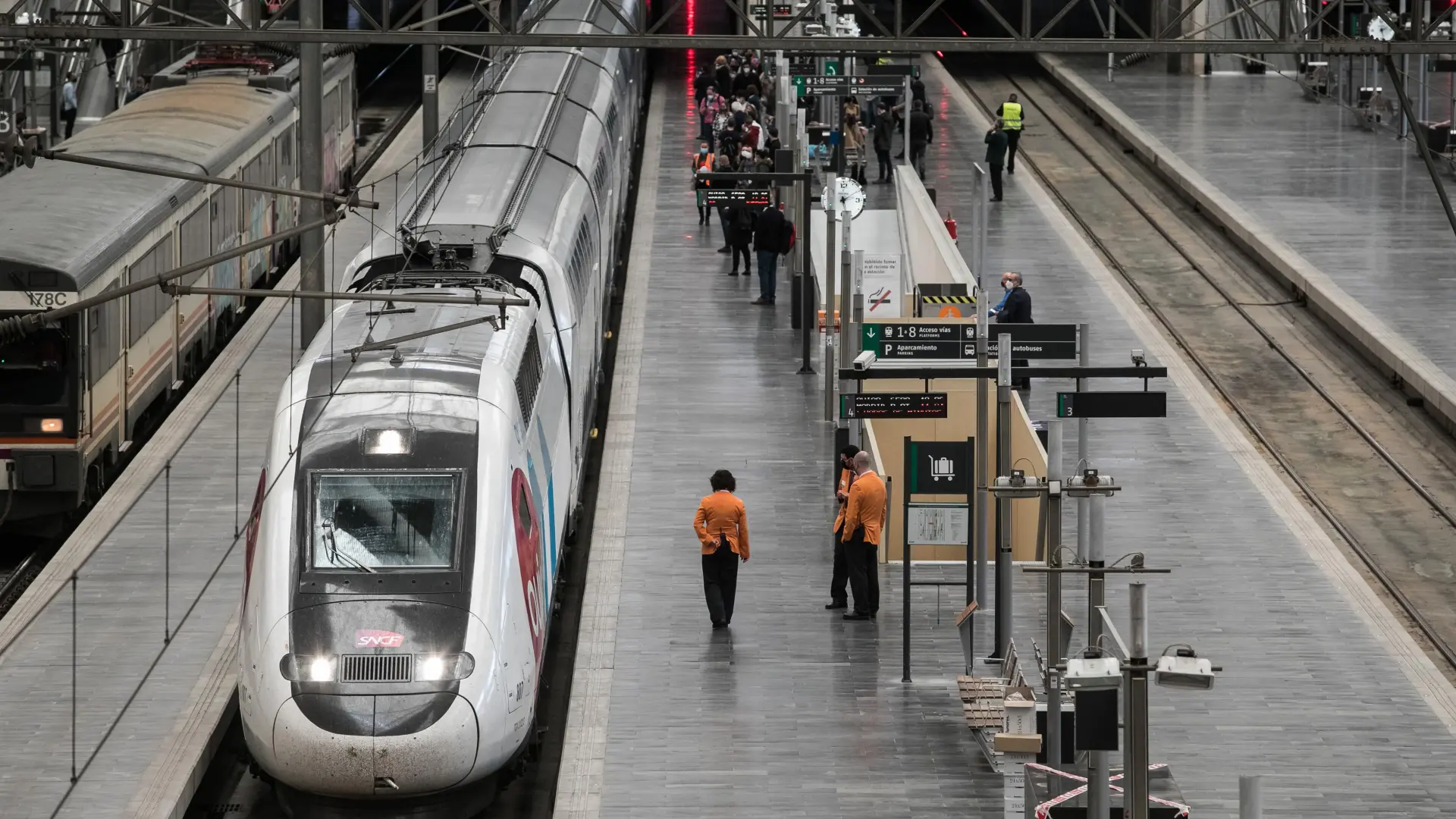 Retrasos de más de 20 minutos en la alta velocidad por una nueva incidencia que afecta a los ...
