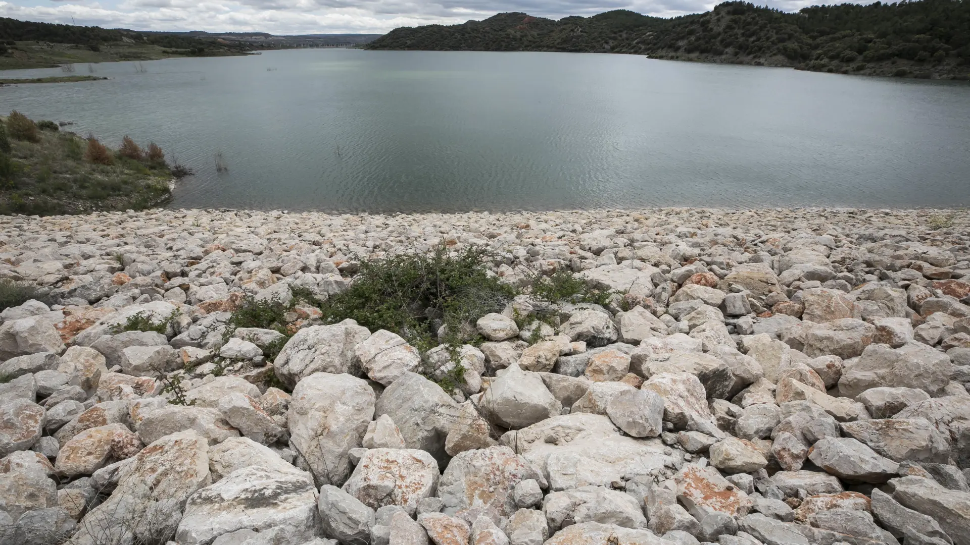 El embalse de Lechago, a la mitad de su capacidad | Imágenes