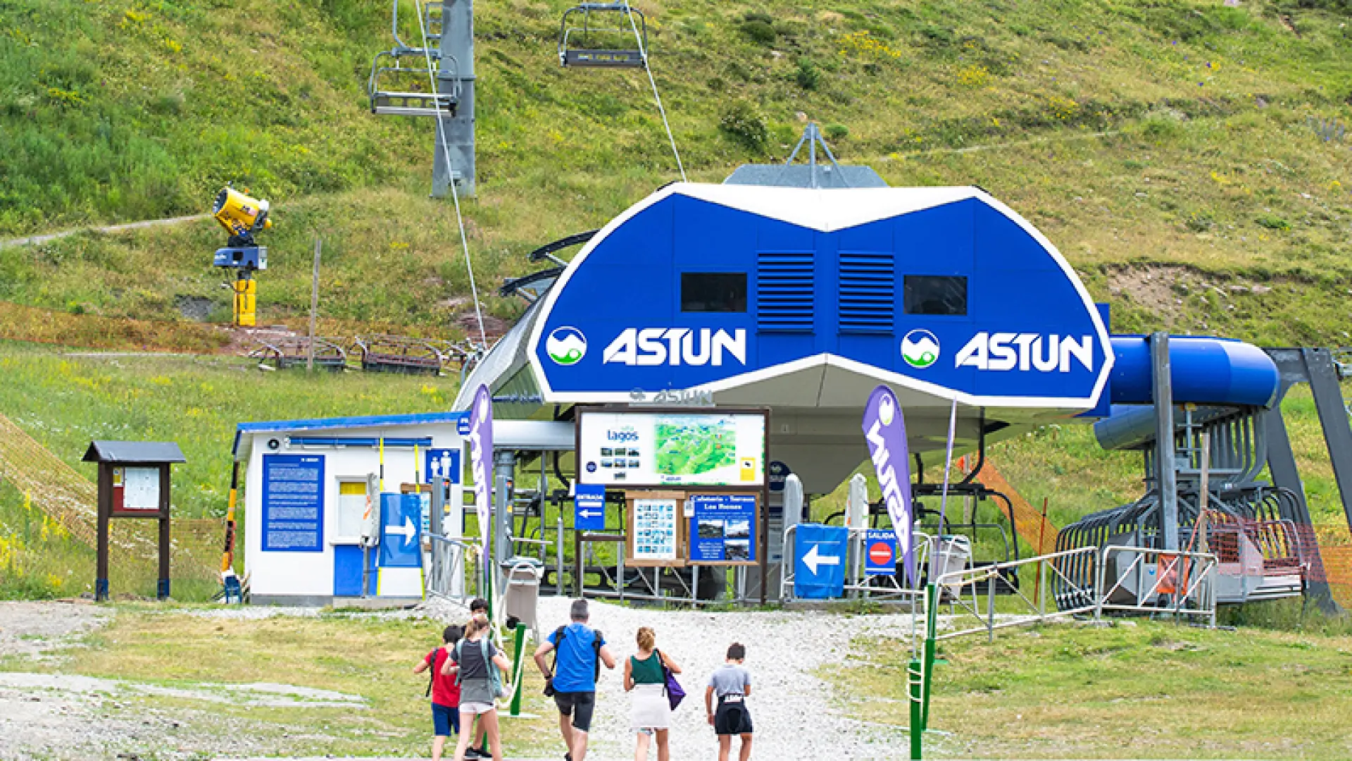 Astún cierra una semana por obras la carretera de acceso y el telesilla ...