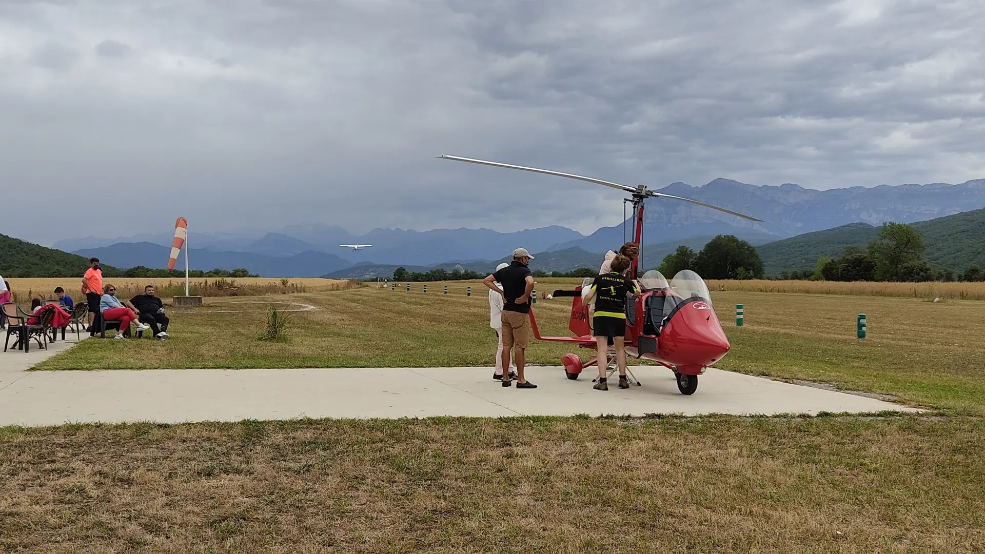 Puertas abiertas del aeródromo de Aínsa por su apertura al tráfico ...
