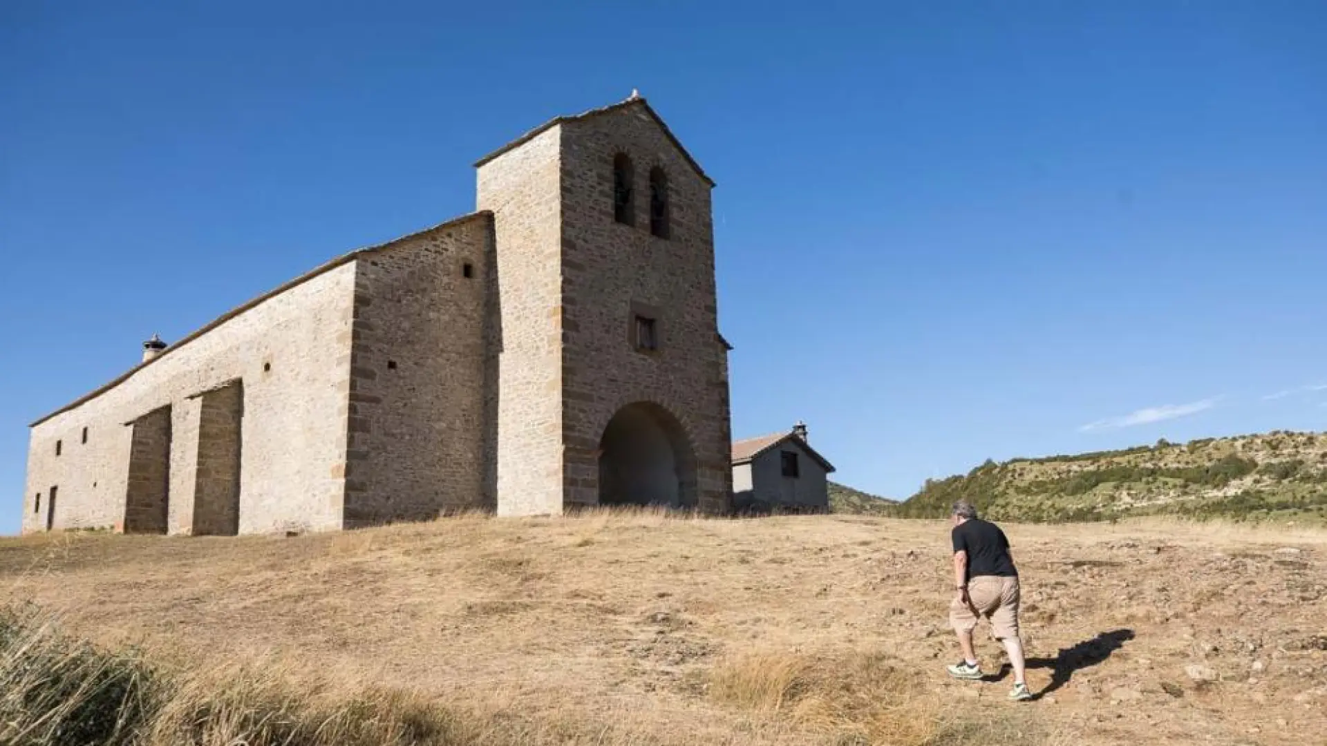 Ruta de las ermitas de Yebra de Basa: dos horas a pie y nueve lugares ...