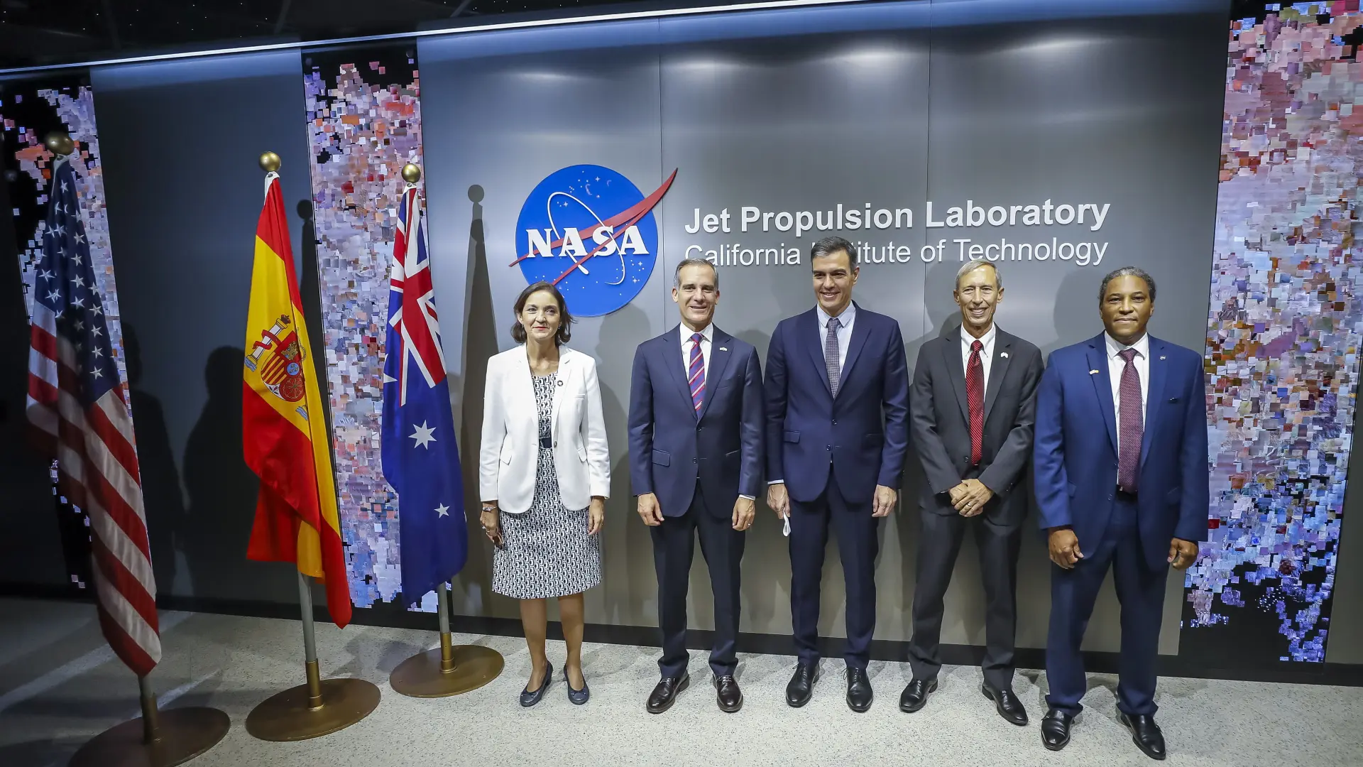 Sánchez visita el laboratorio de la NASA en Los Ángeles que explora el ...