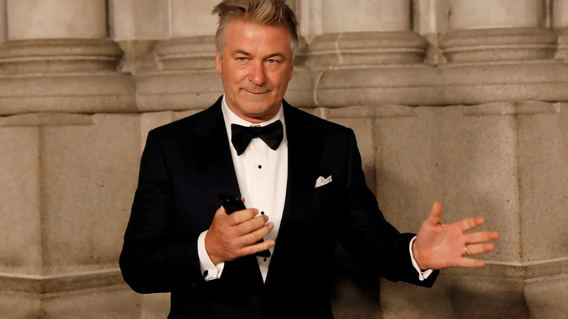Alec Baldwin: "La pregunta es ¿quién puso una bala real en la pistola?"