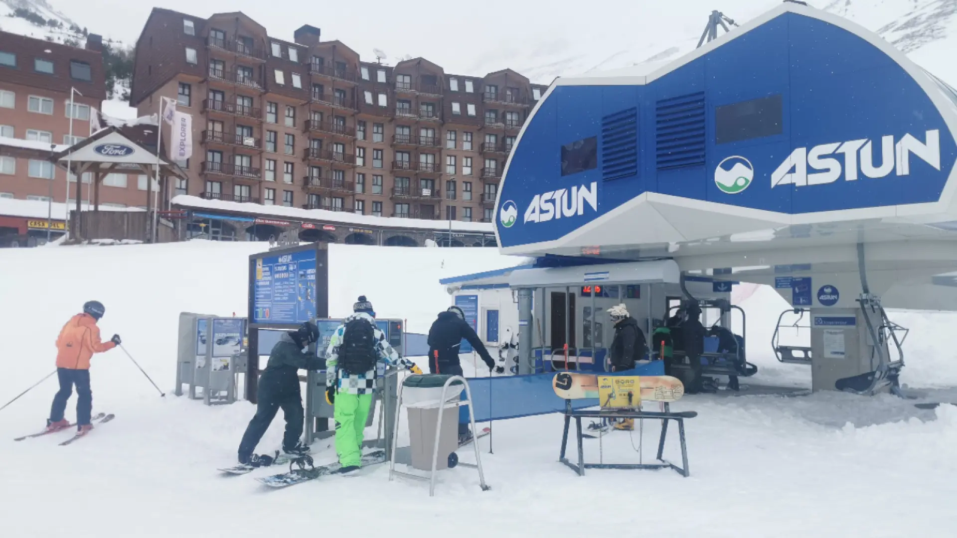 Astún inaugura la temporada con casi 20 kilómetros esquiables