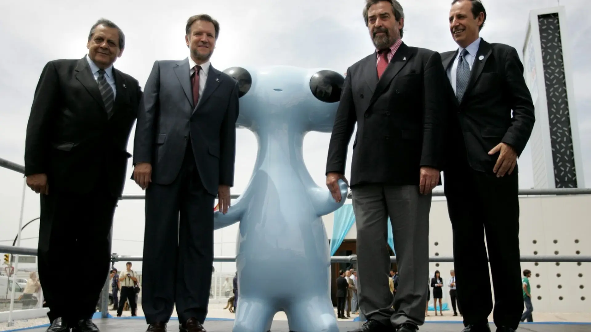 Nostalgia de Fluvi: la mascota de la Expo 2008 de Zaragoza cumple 16 ...