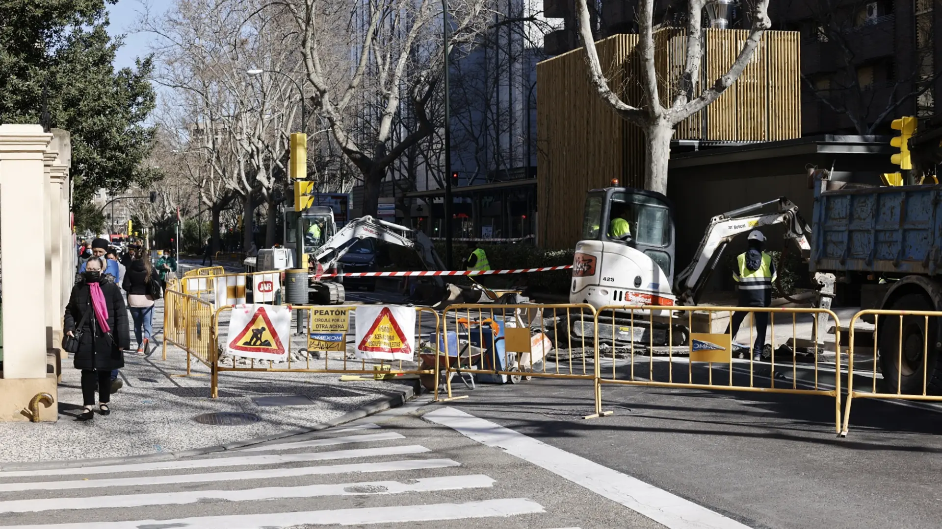 Corte en el paseo de Sagasta de Zaragoza por obras en el bulevar | Imágenes