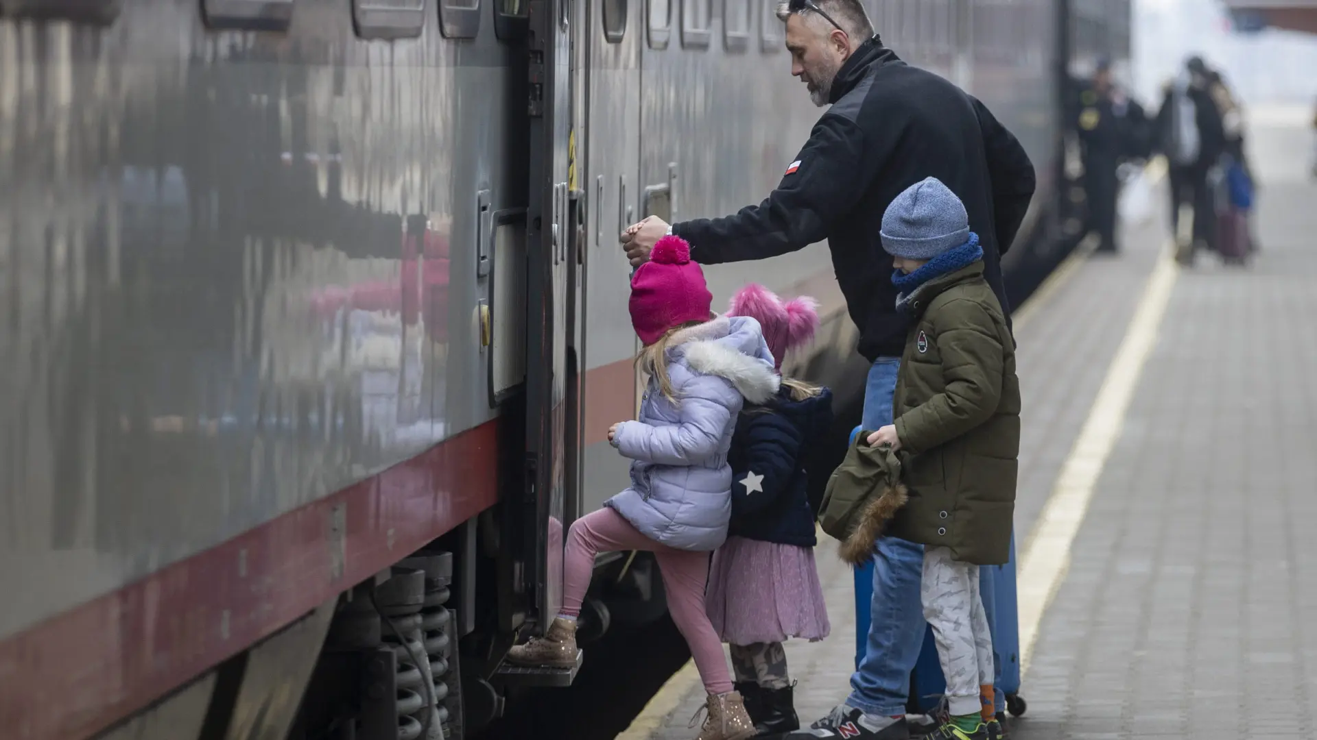 Polonia estima que casi 9 millones de refugiados ucranianos han cruzado su frontera desde que ...