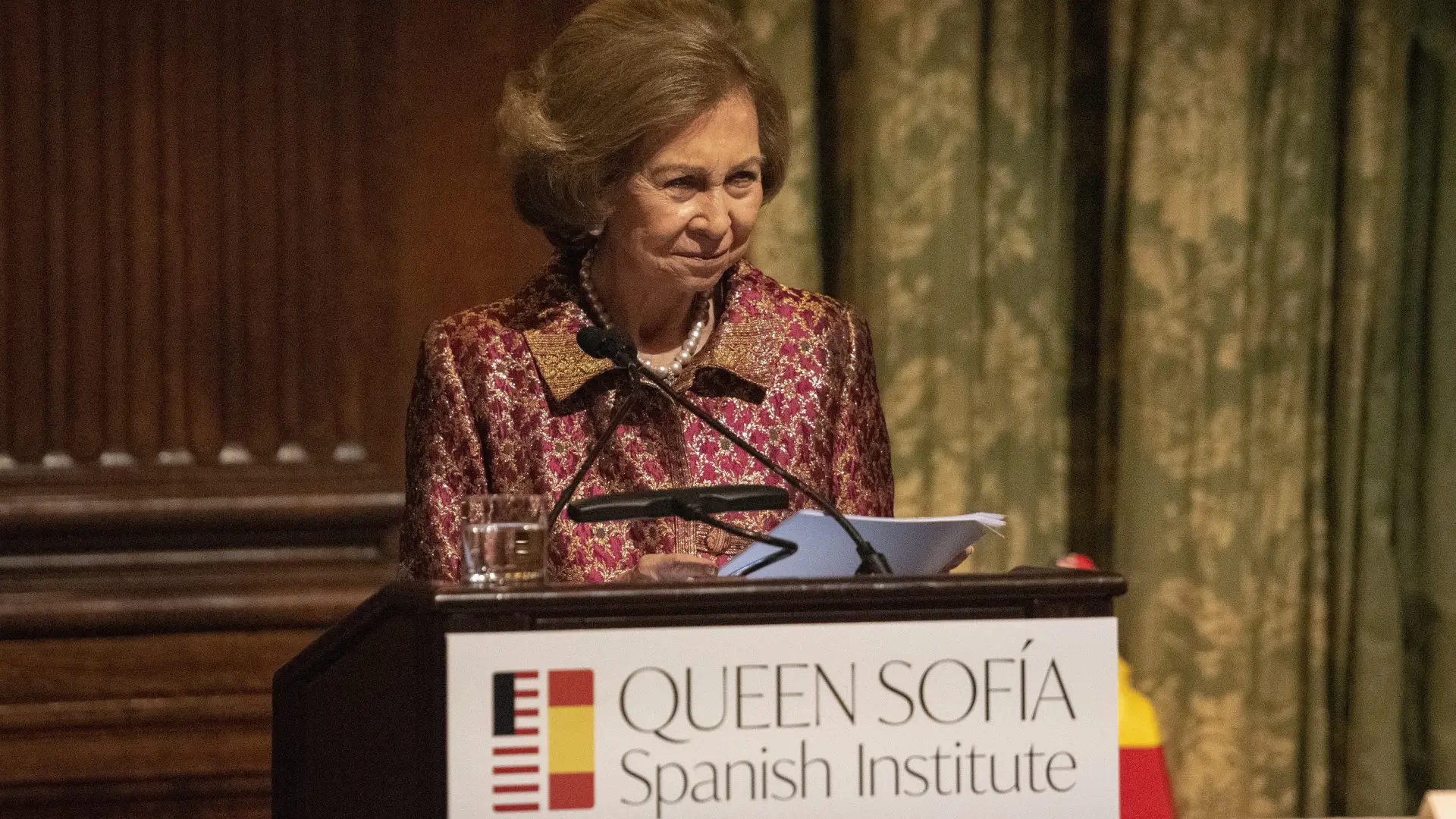 Felipe VI concede a la Reina Sofía el Toisón de Oro por "su dedicación ...