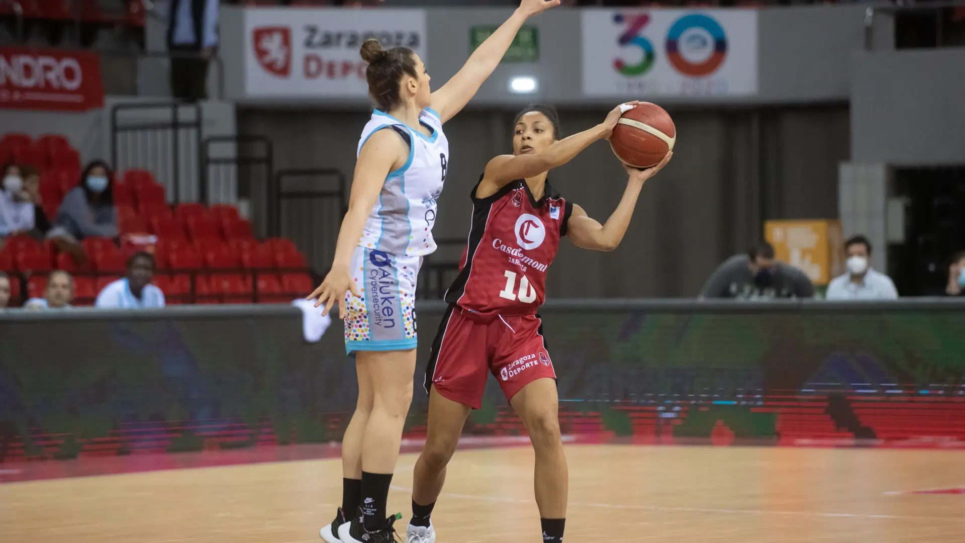 Fotos del partido Casademont femenino y Campus Promete en Zaragoza (81-64)