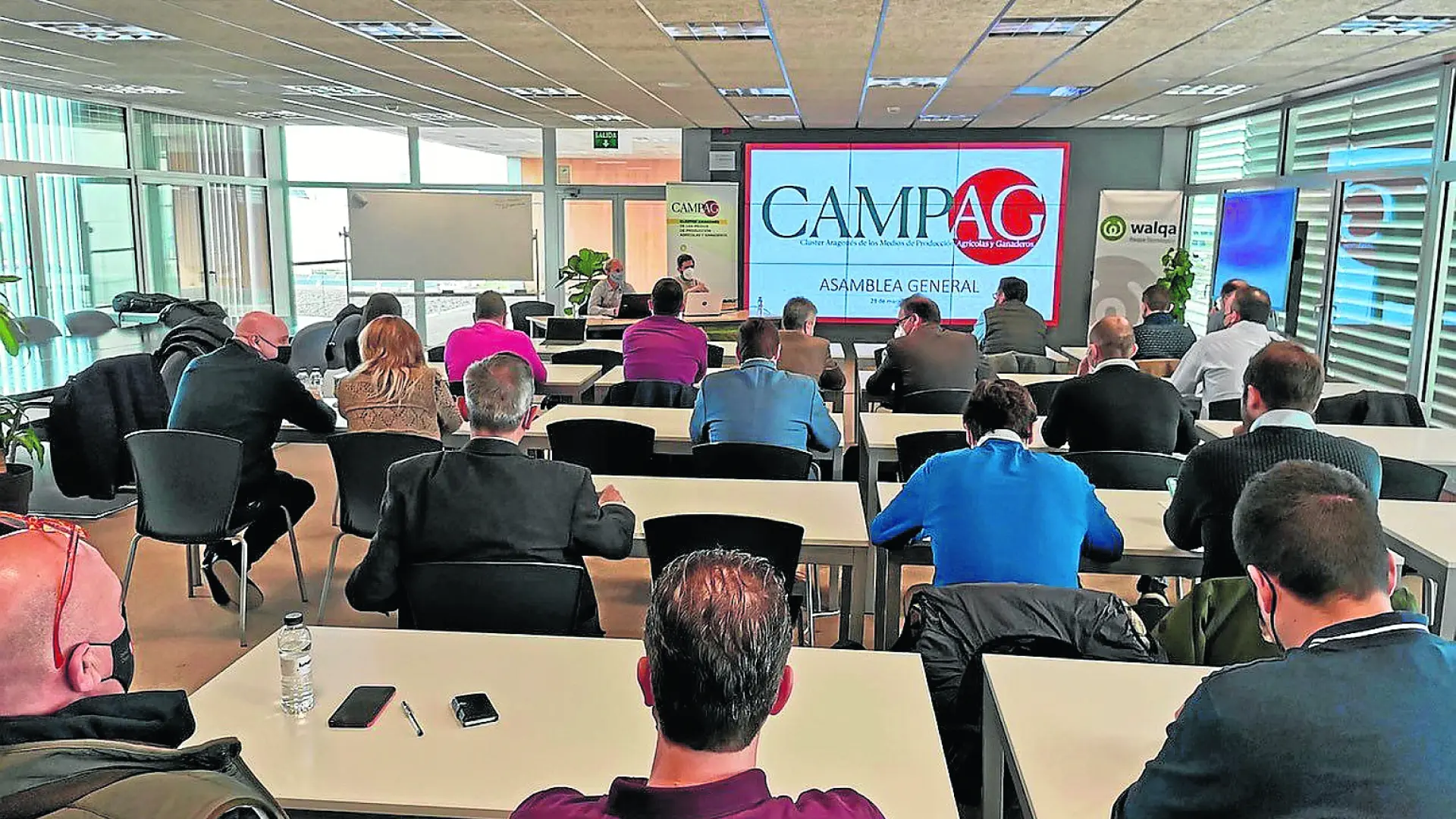 Se buscan profesionales. Razón: Campag