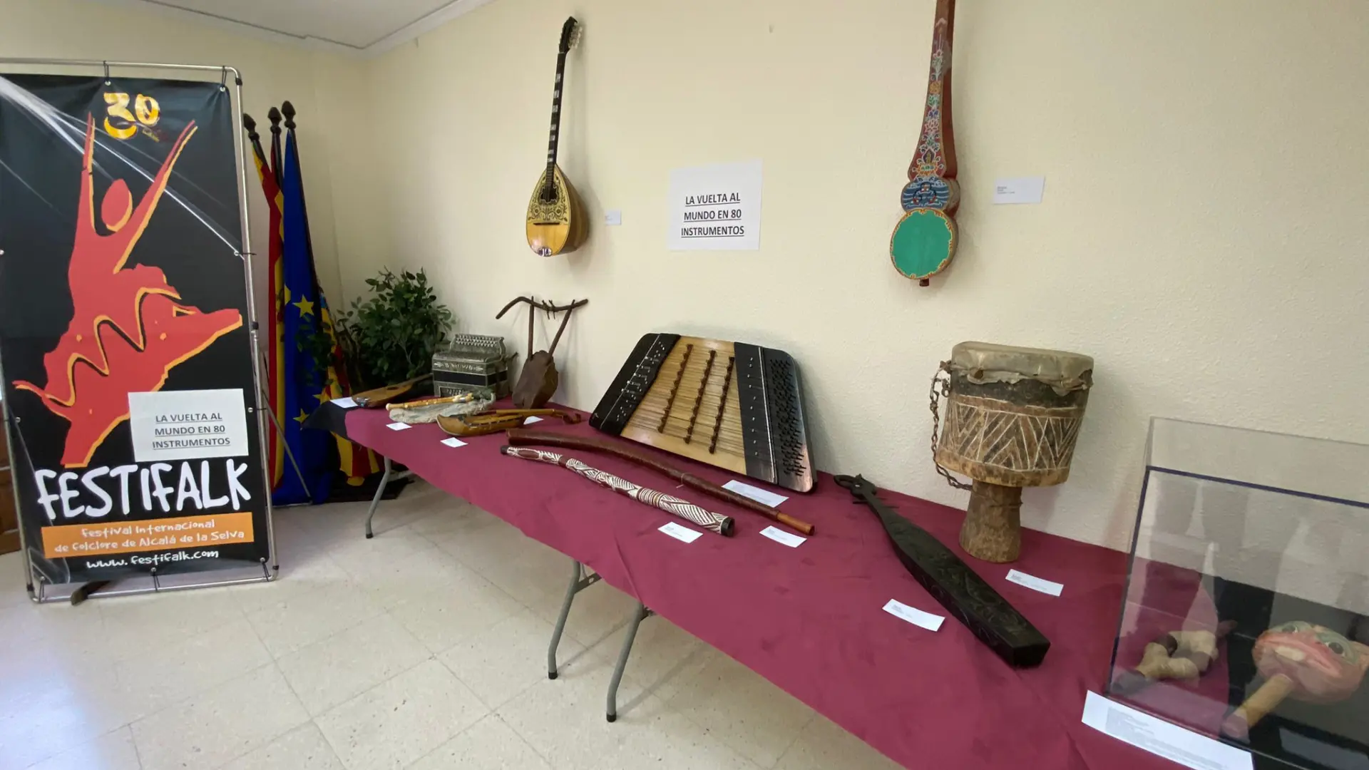 Tres exposiciones de instrumentos musicales, el epílogo del Festifalk ...