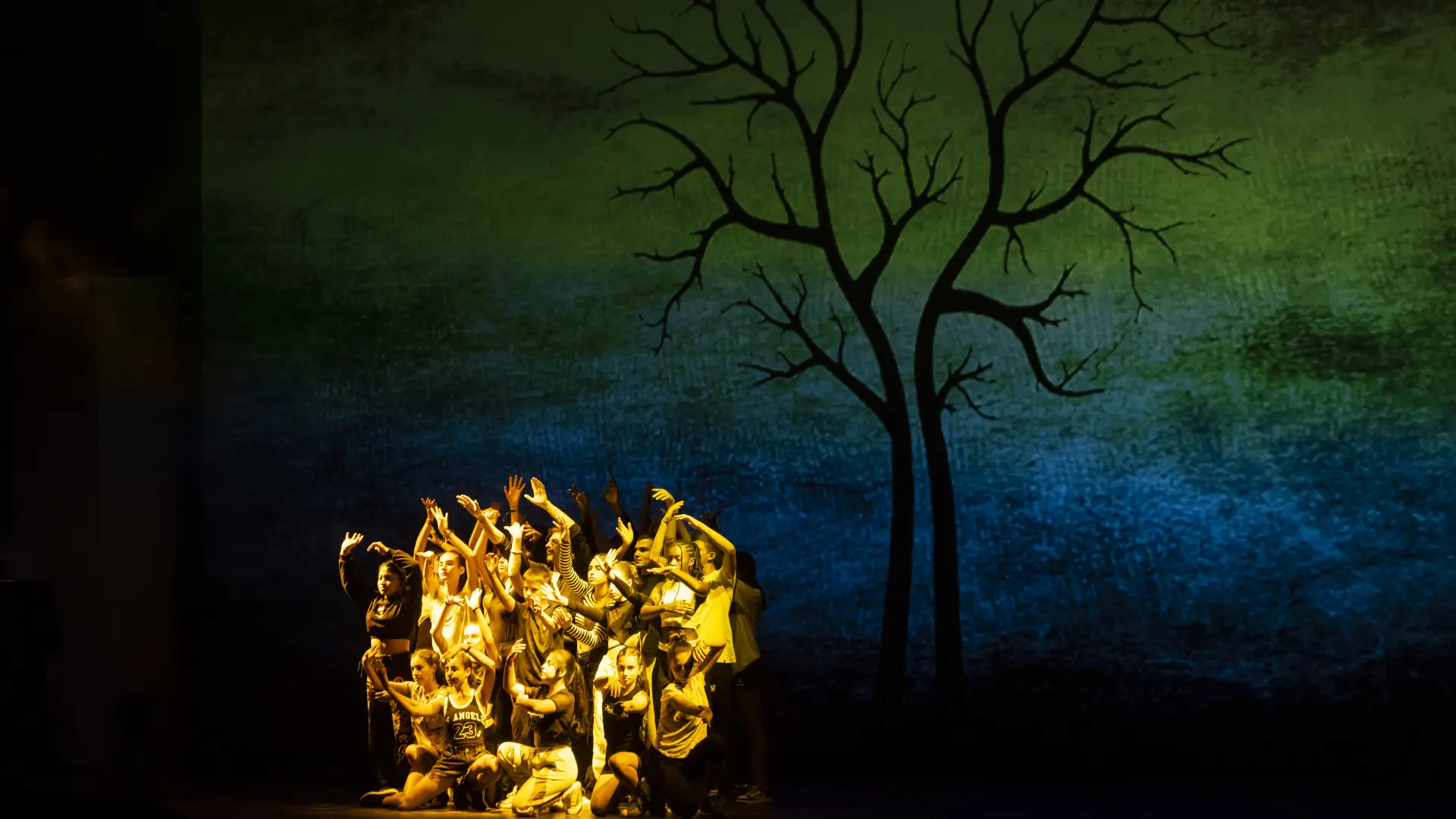 Una flamante jota abre el Congreso Educaverso en Zaragoza