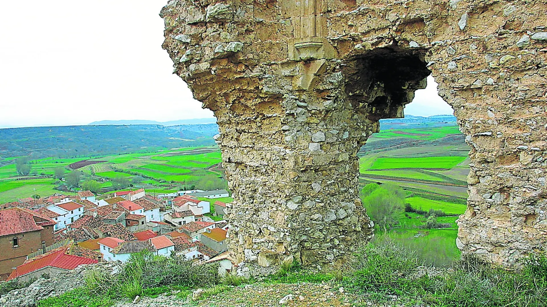 Hacienda recurre a Tragsa para desatascar la restauración del castillo ...